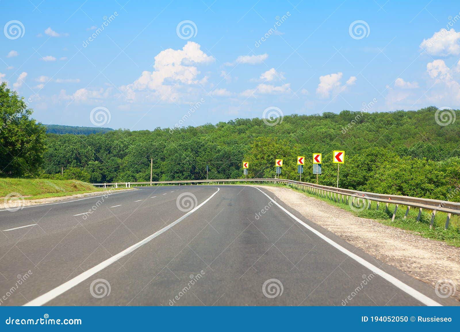 Route sinueuse photo stock. Image of route, indicateur - 194052050