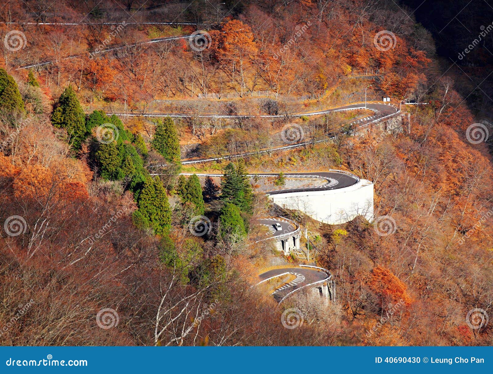 Route Sinueuse Sur La Montagne Photo stock - Image du courbure, sens ...