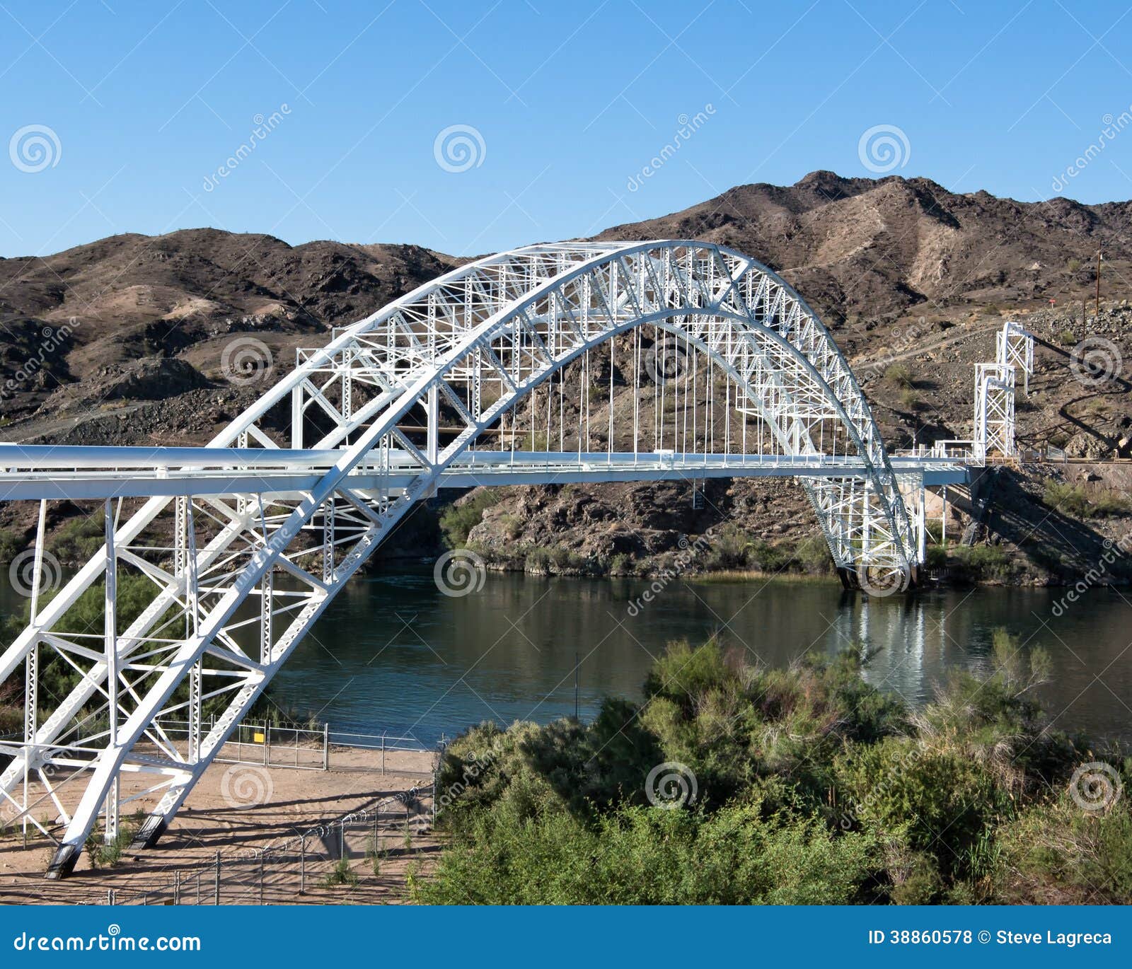Route 66: Vecchio Ponte Dell'arco Delle Tracce, Topock, AZ Fotografia ...