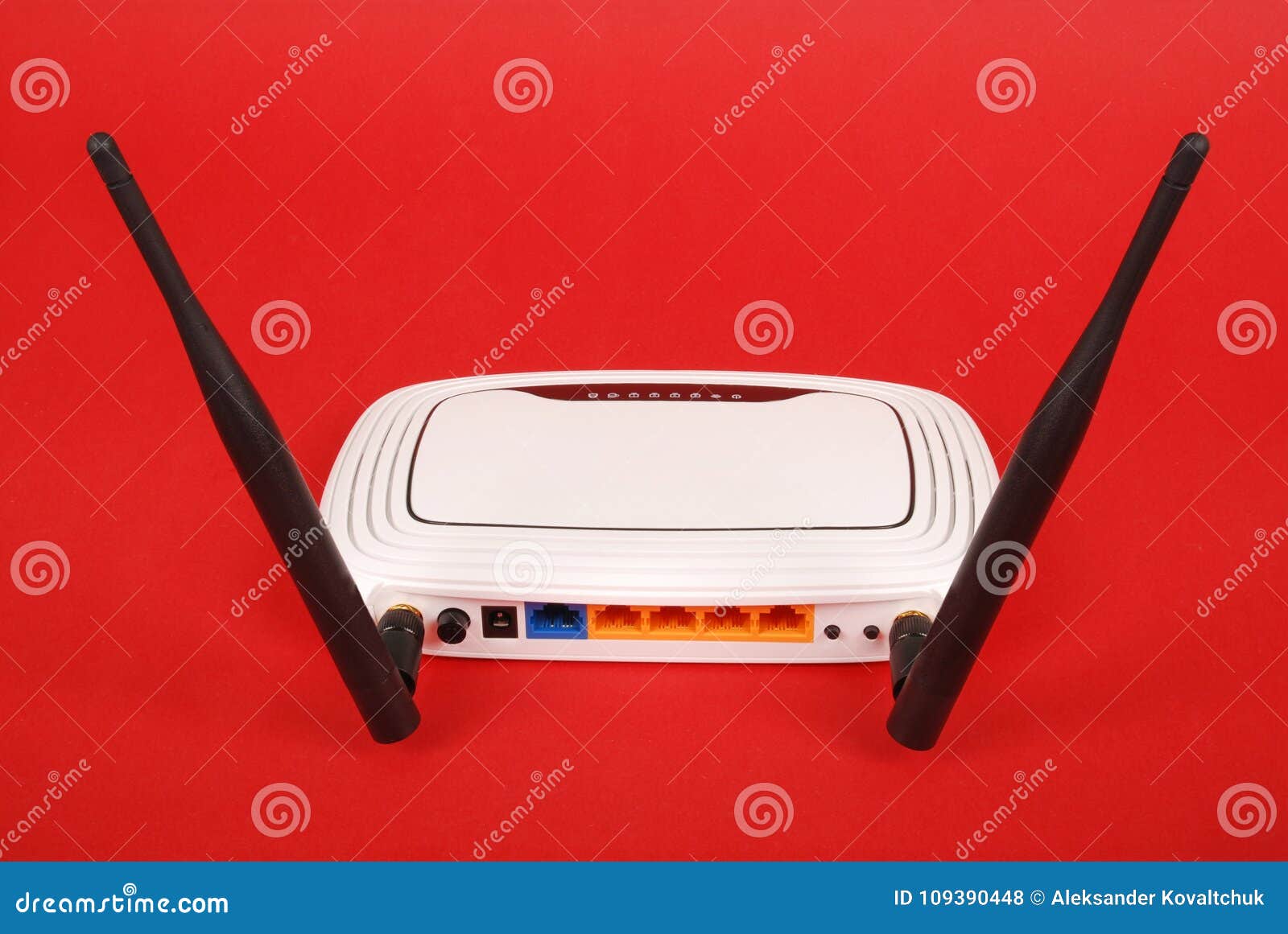 Router Blanco Del WI-FI Con Dos Antenas Foto de archivo - Imagen de ...