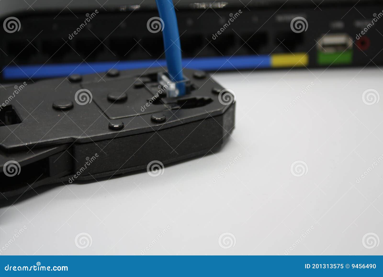 Router De Internet Y Conectores Rg45 Imagen de archivo - Imagen de ...