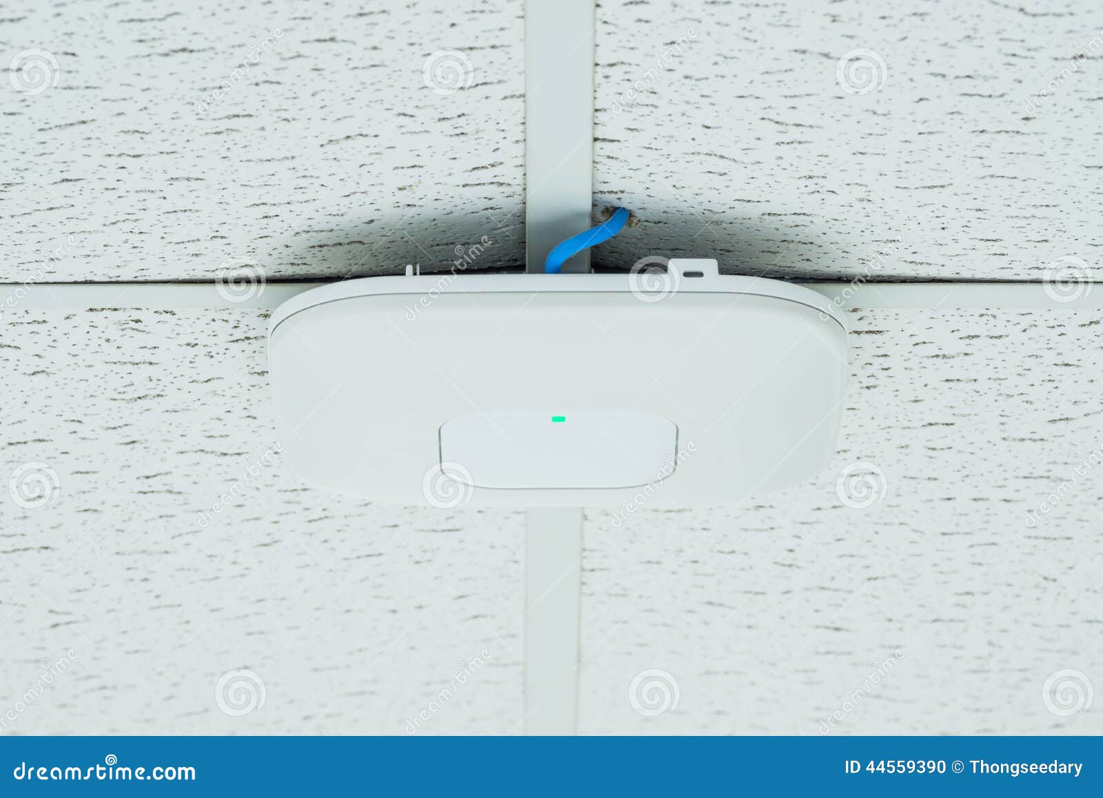 Router de Wifi foto de archivo. Imagen de techo, edificio - 44559390