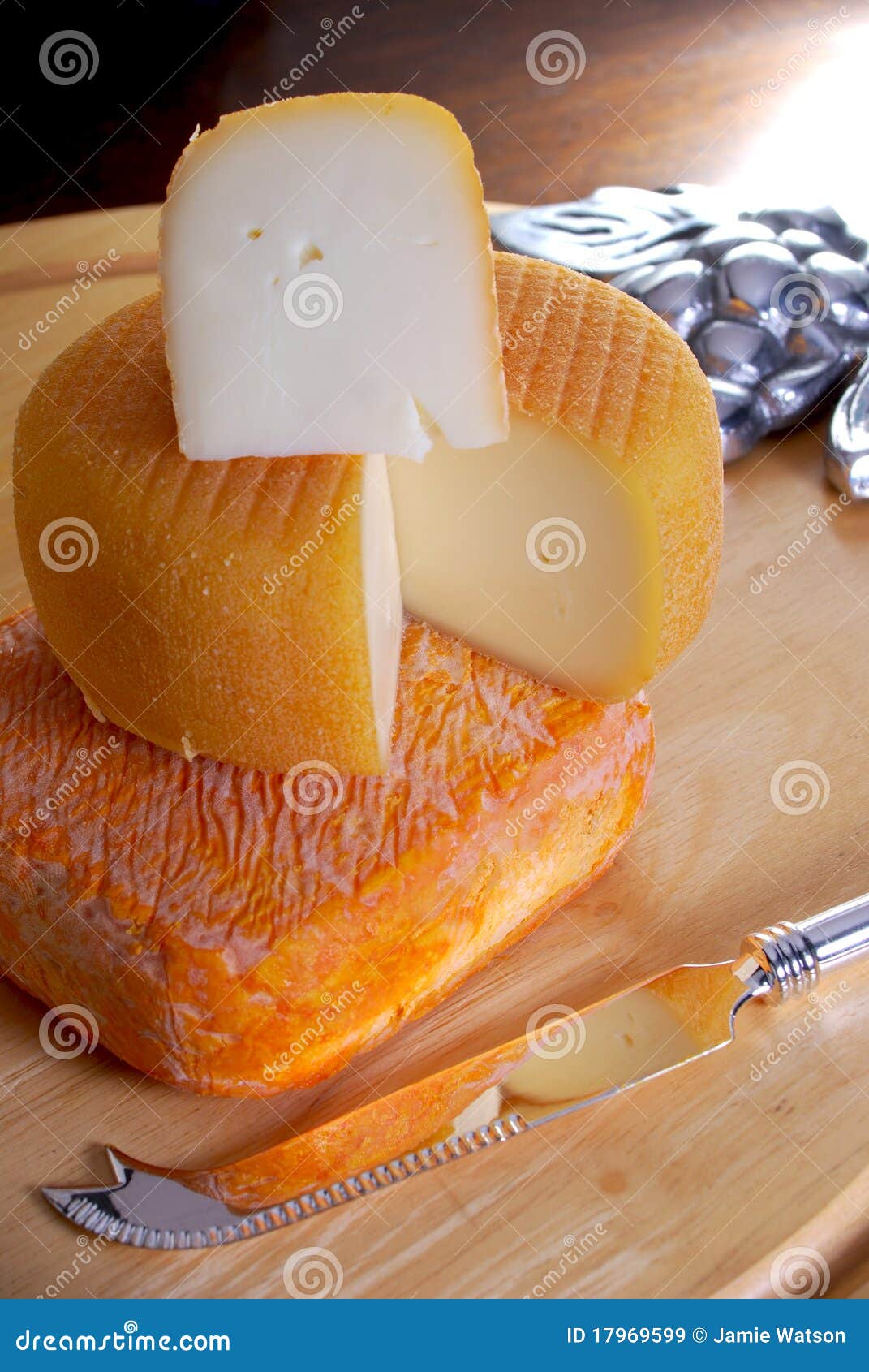 Rouy & Port Salut Cheese Stock Image - Image of soft, plate: 17969599