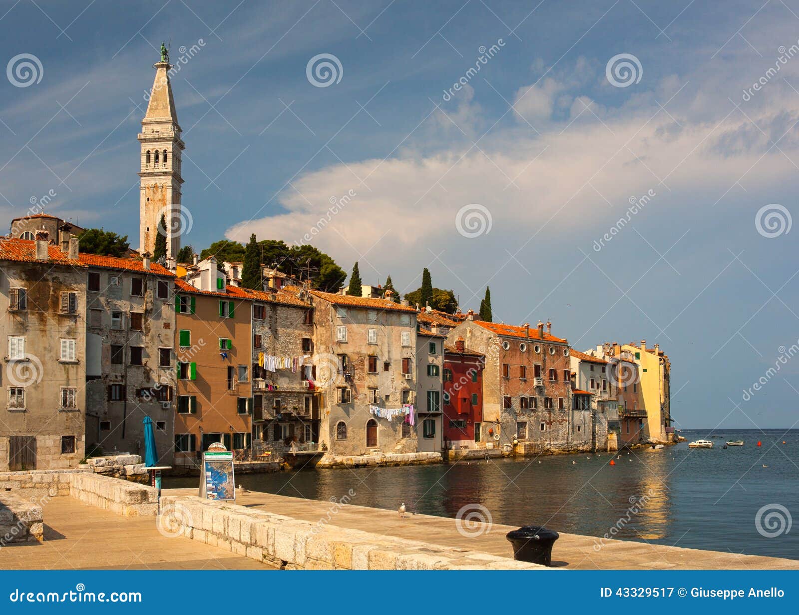 Rovigno - Rovigno, Croazia immagine stock. Immagine di acqua - 43329517