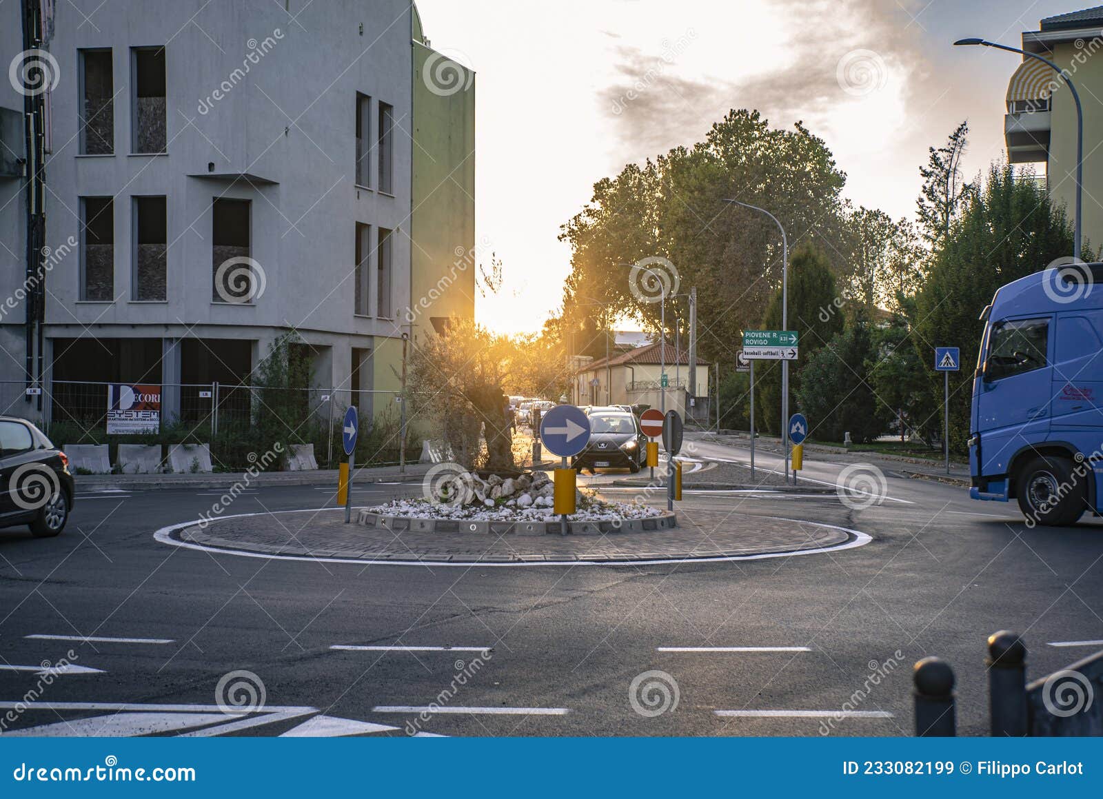 Busy Roundabout Intersection Editorial Stock Image - Image of circle ...