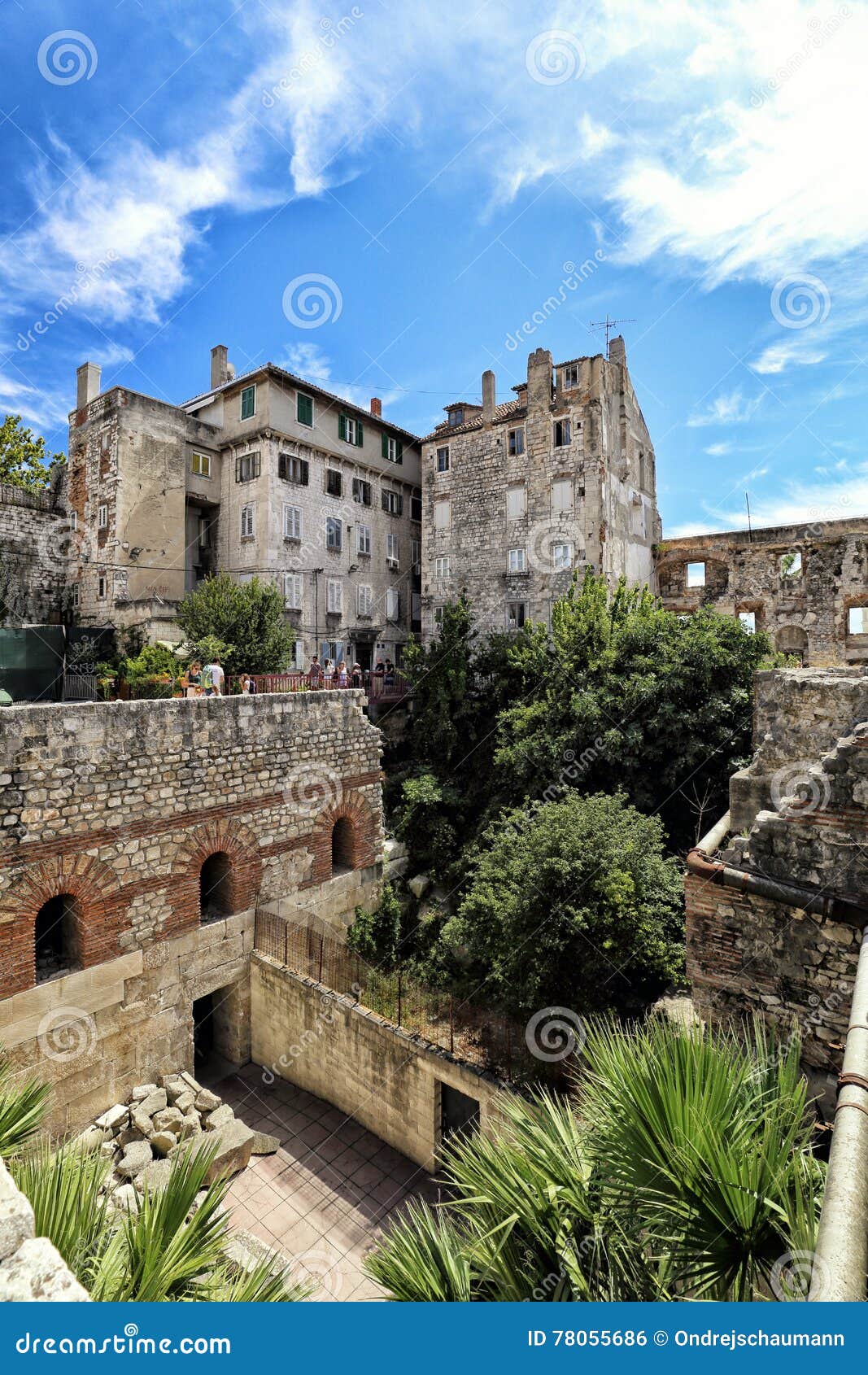 Rovine Antiche Spaccate Del Palazzo - Editoriale Fotografia Editoriale ...
