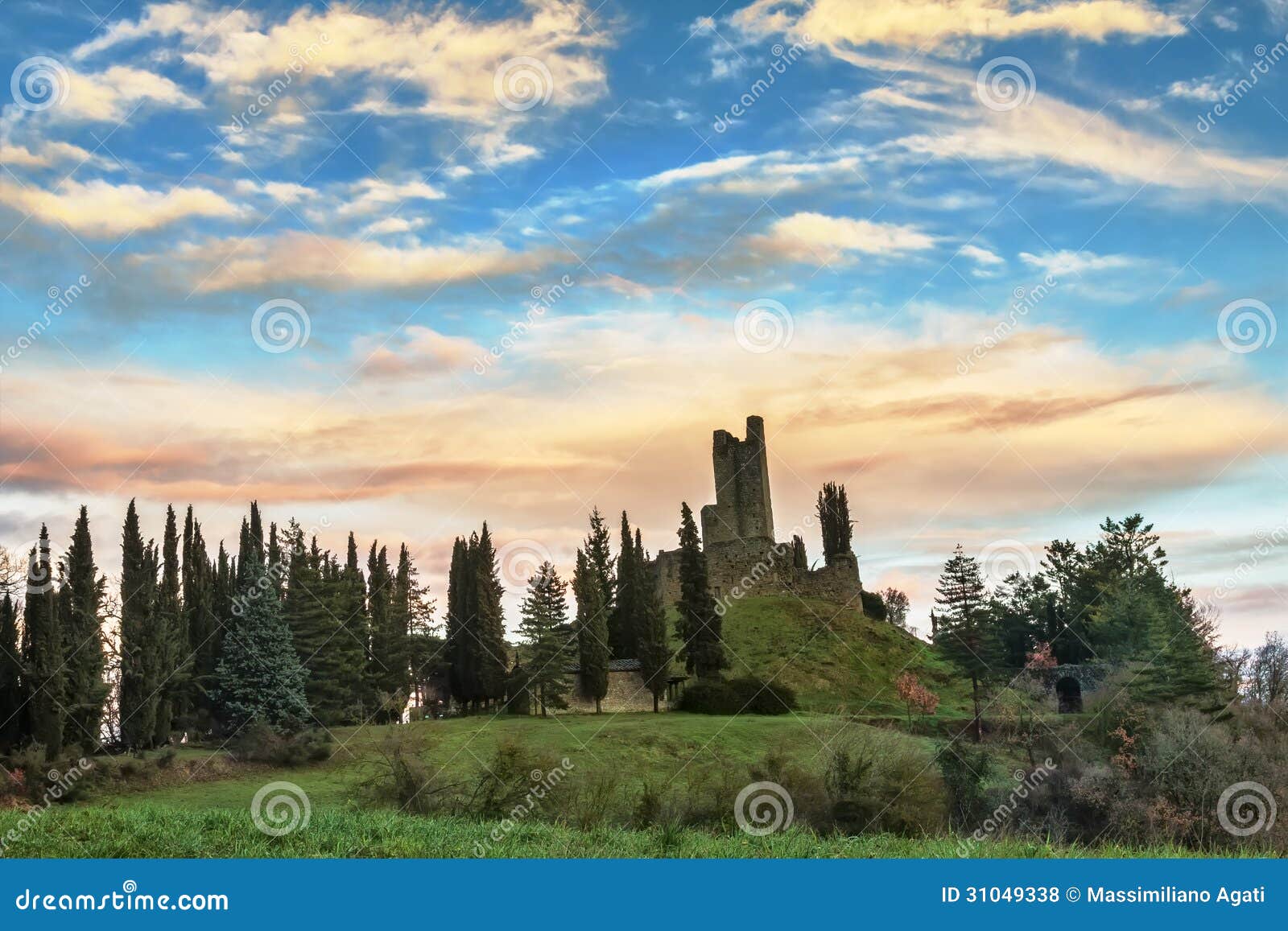 Rovine Del Castello Di Romena Fotografia Stock - Immagine di paesaggio ...