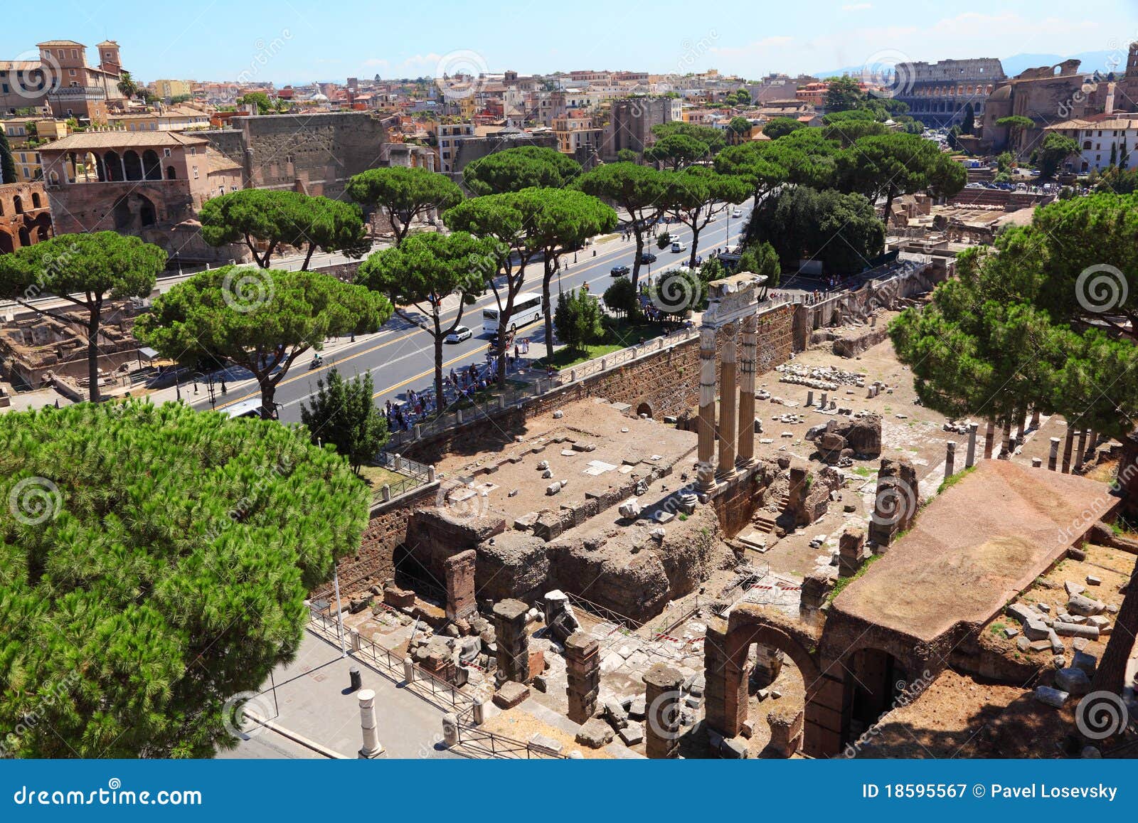 Rovine Di Foro Di Cesare a Roma Immagine Stock - Immagine di italia ...