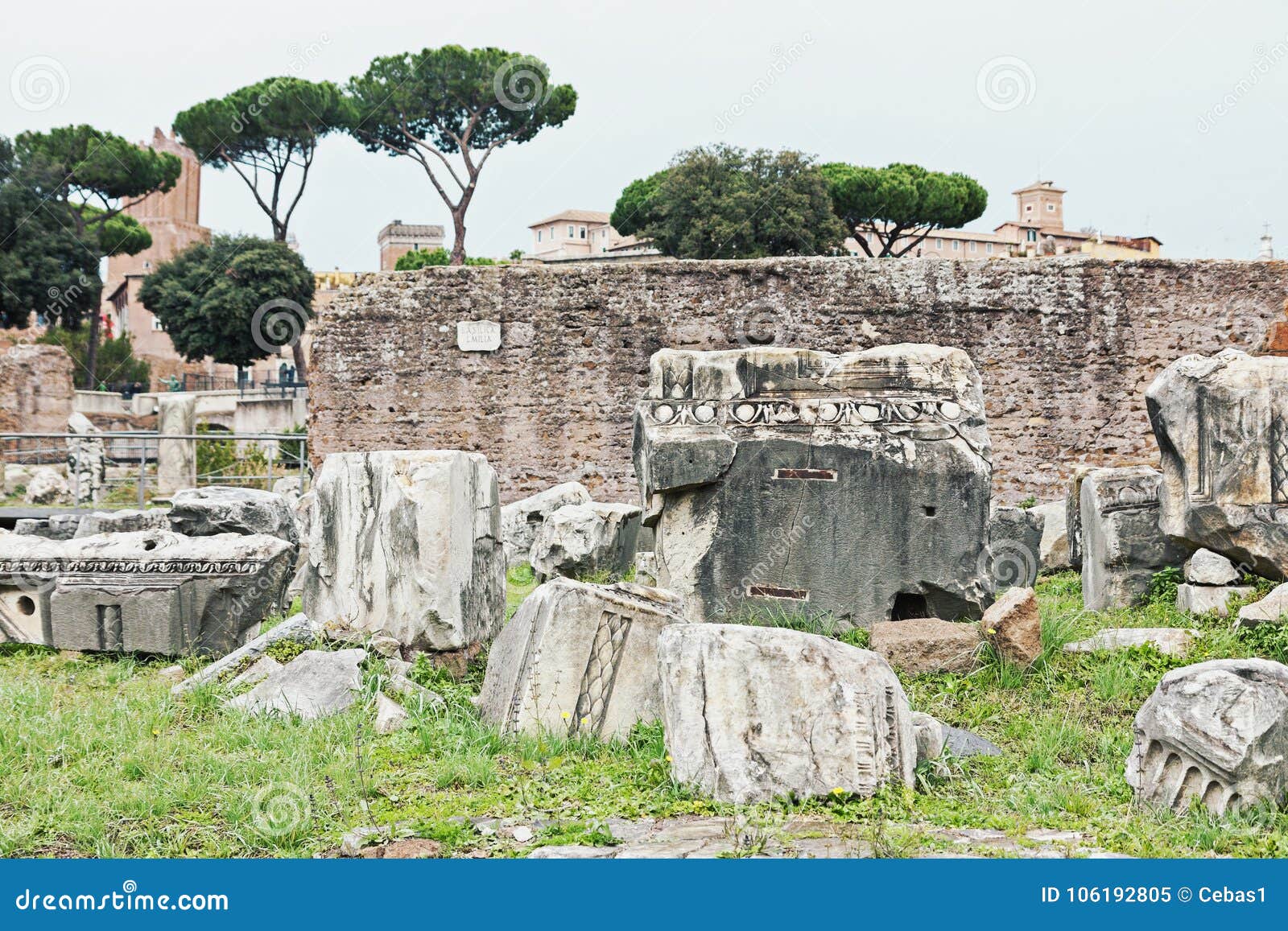 Rovine Di Forum Romano Antico a Roma Immagine Stock - Immagine di ...