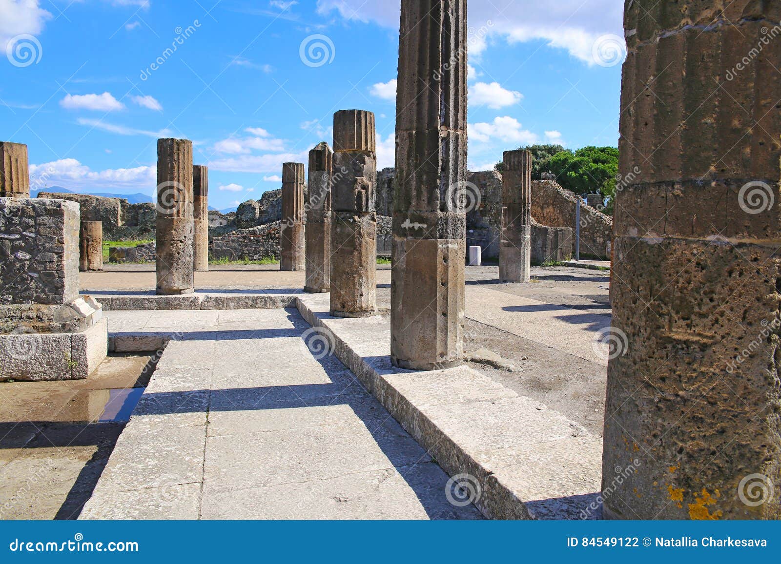 Rovine di Pompei antica fotografia stock. Immagine di pompei - 84549122