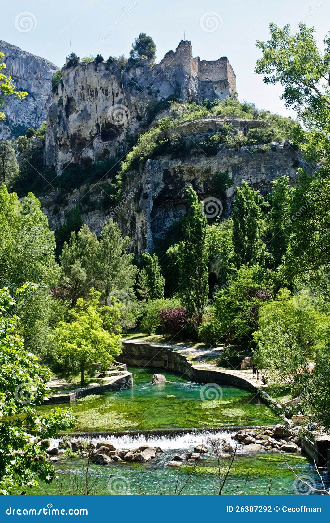 Rovine Sopra Fontaine-de-Valchiusa Fotografia Stock - Immagine di molla ...
