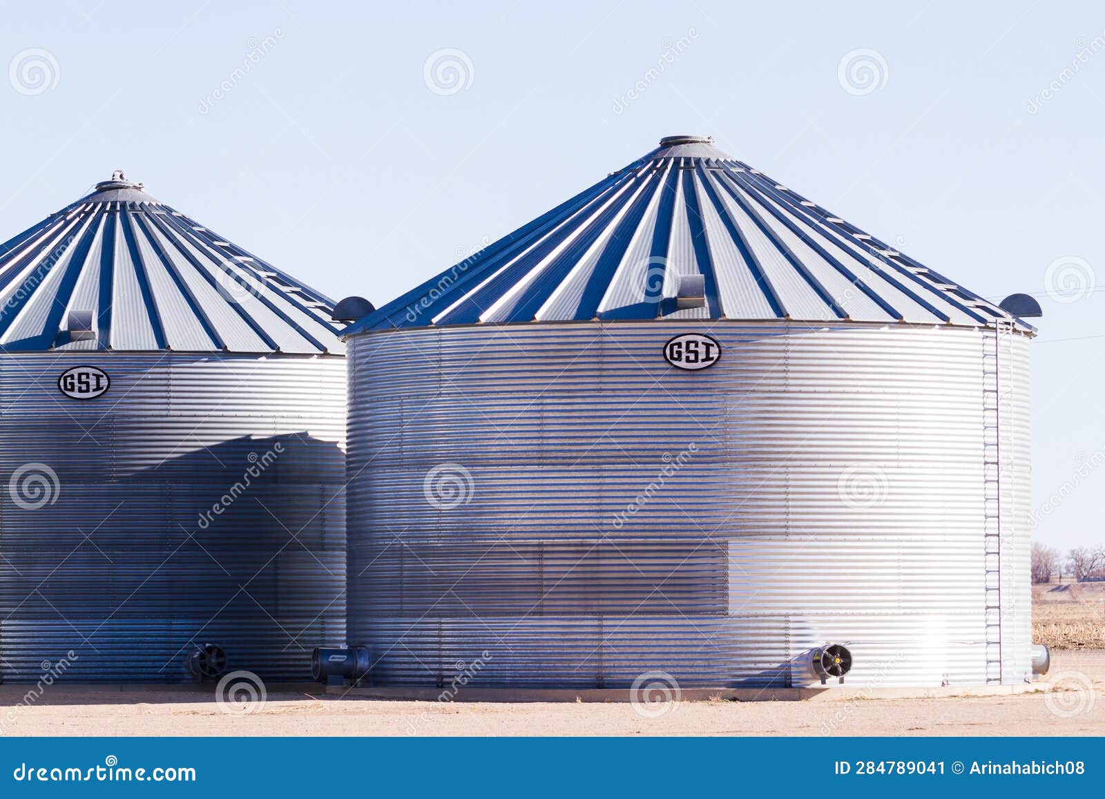 Grain silos editorial photo. Image of food, cylinder - 284789041