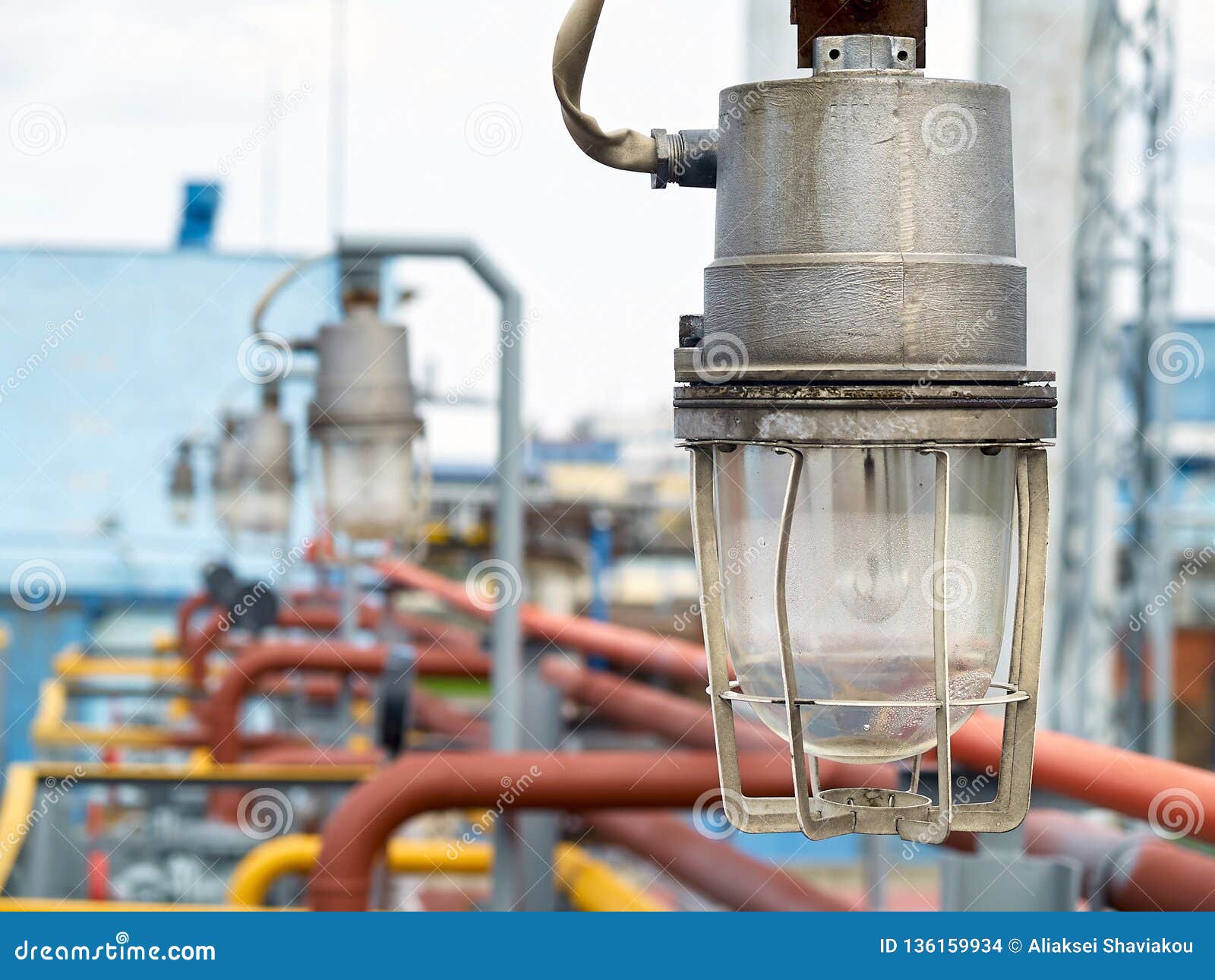 Row of Lighting Masts with Lanterns in Explosion-proof and Fire-proof ...