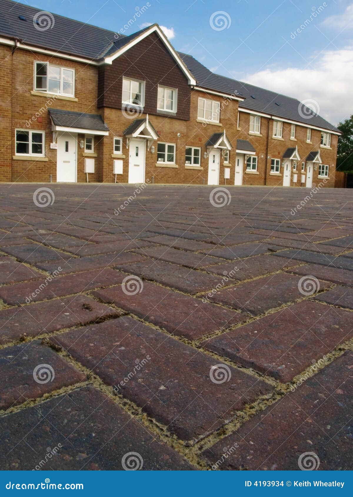 Row of new terraced houses stock photo. Image of house - 4193934
