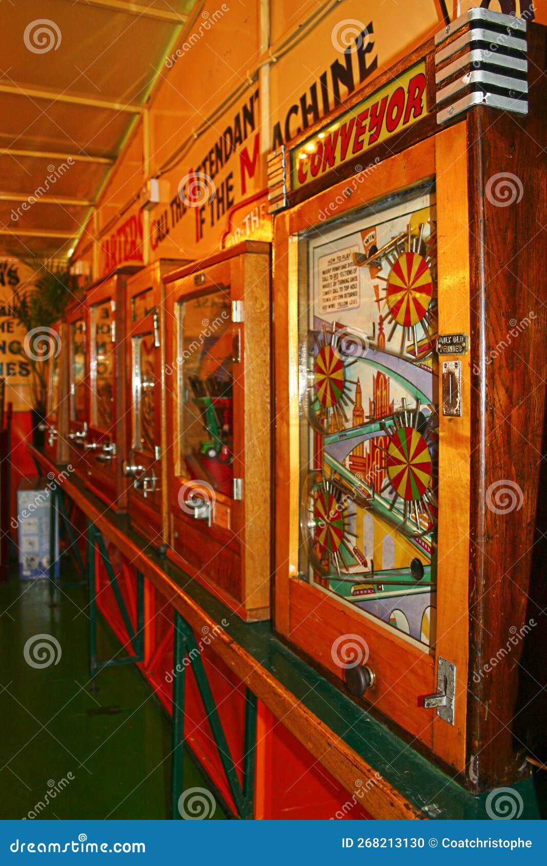 Row of Old 1950s Arcade Machines Editorial Image - Image of slot, retro ...
