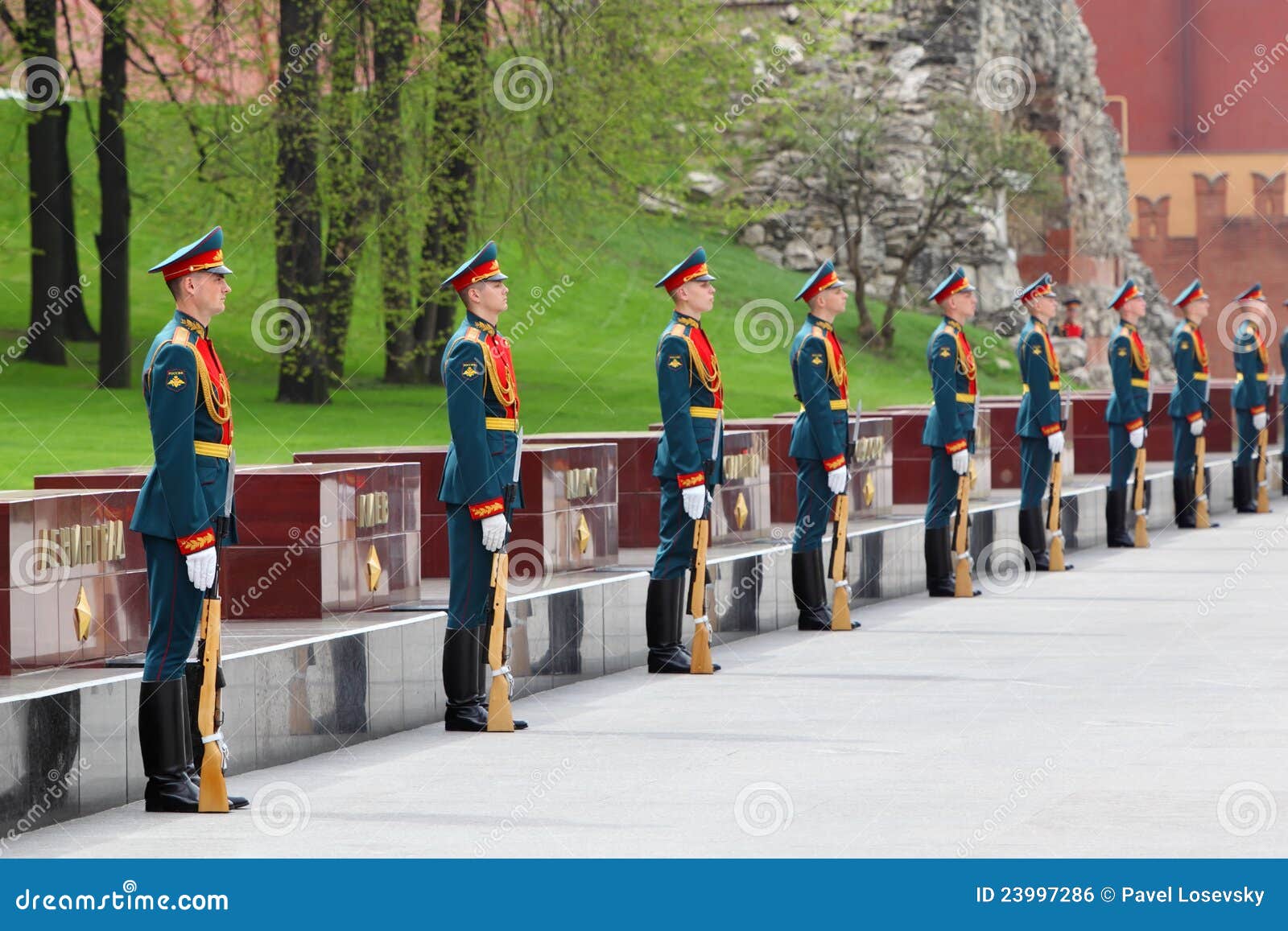 Row of Soldiers at Laying of Wreaths Editorial Photo - Image of look ...