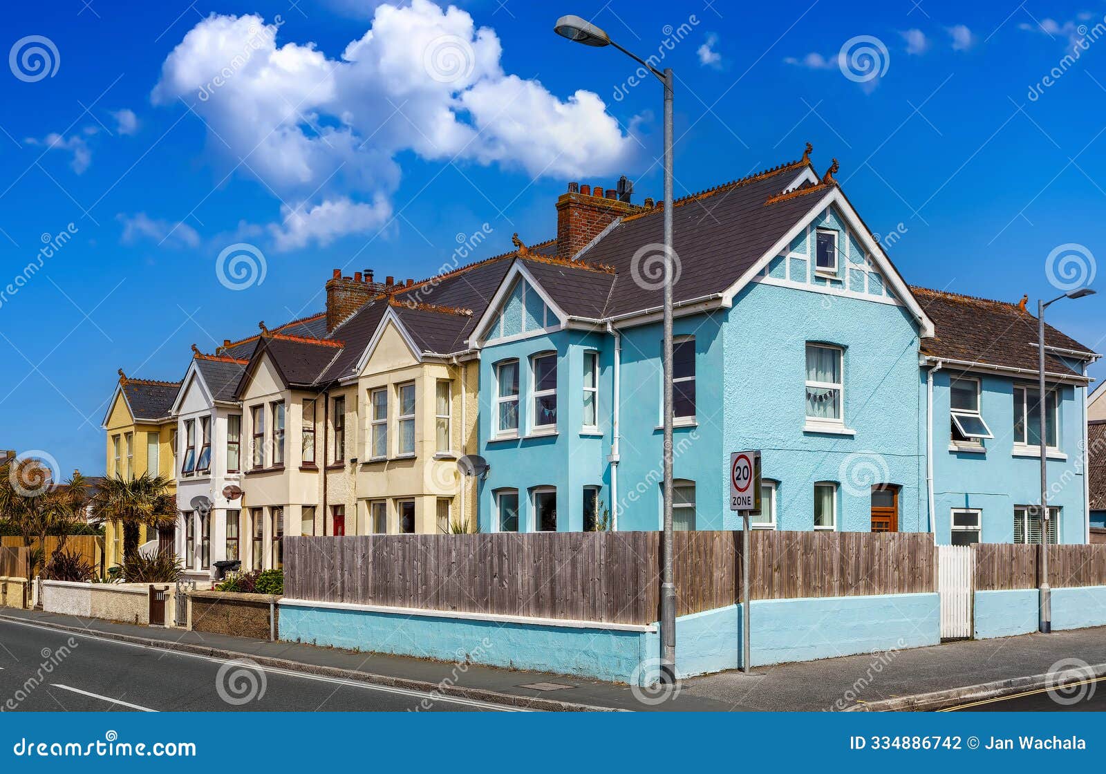 Row of Typical English Terraced Houses Stock Photo - Image of england ...