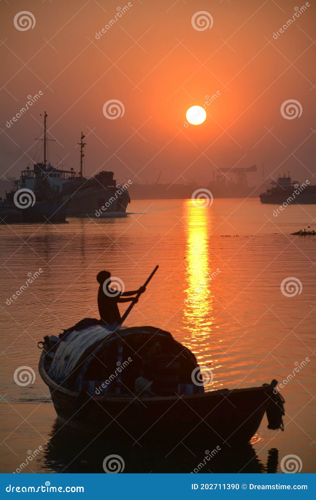 Rowing boat and the Sunset stock photo. Image of reflection - 202711390