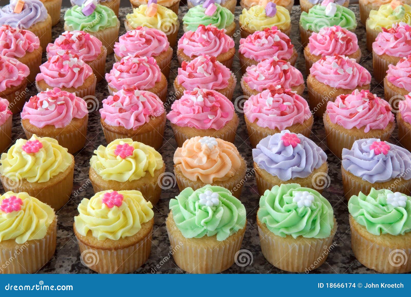 269 Cupcakes Rows Photos - Free & Royalty-Free Stock Photos from Dreamstime