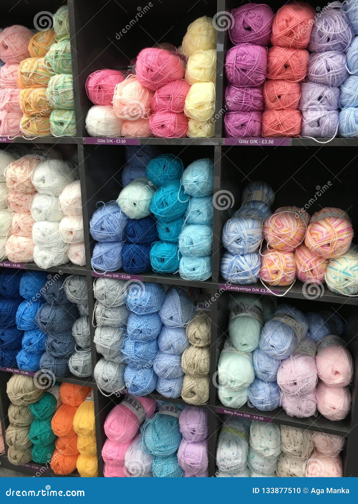 Rows of wool yarn editorial image. Image of colours - 133877510