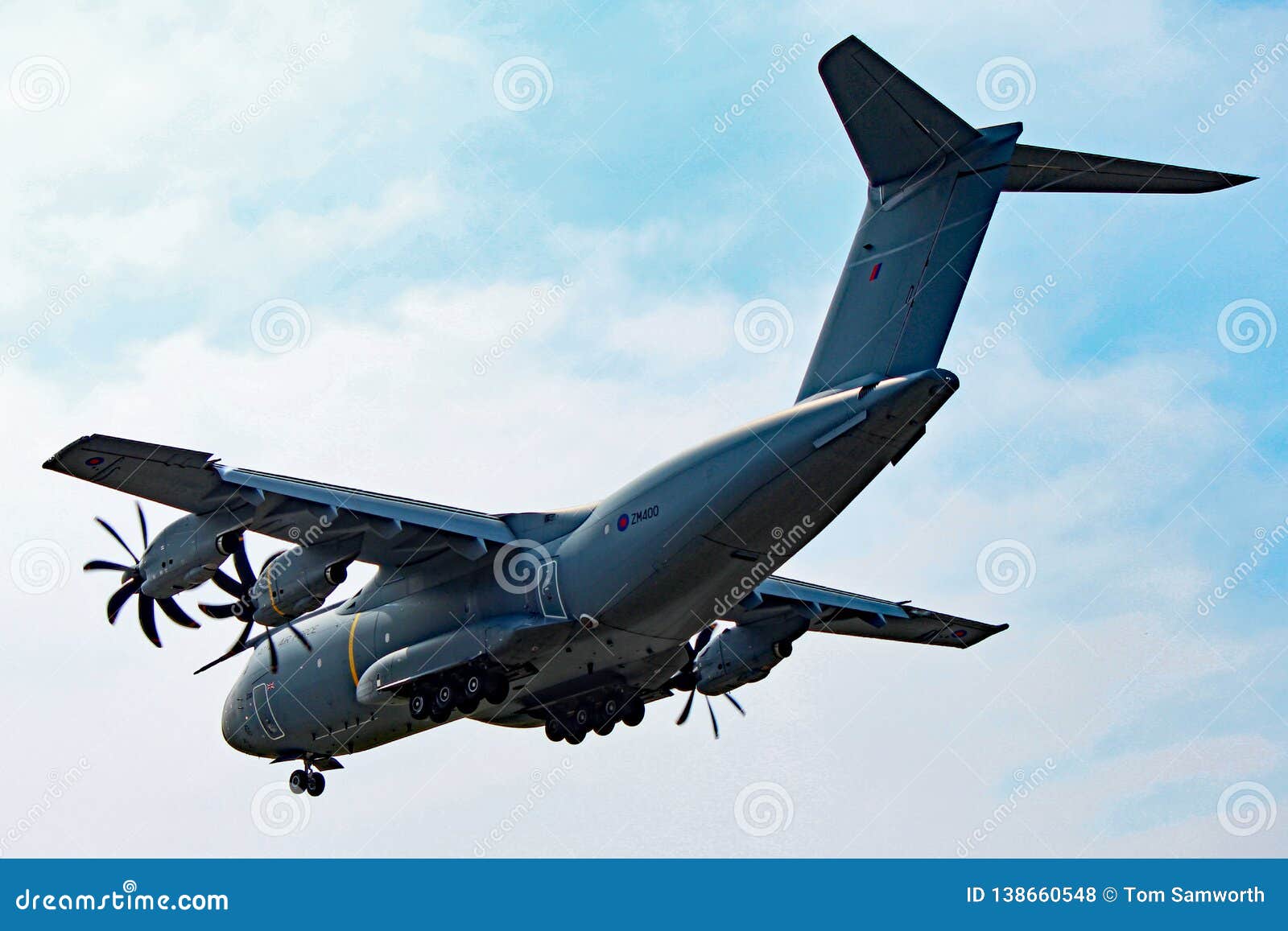 Royal Air Force Airbus A400M Flying Overhead Foto de archivo editorial ...