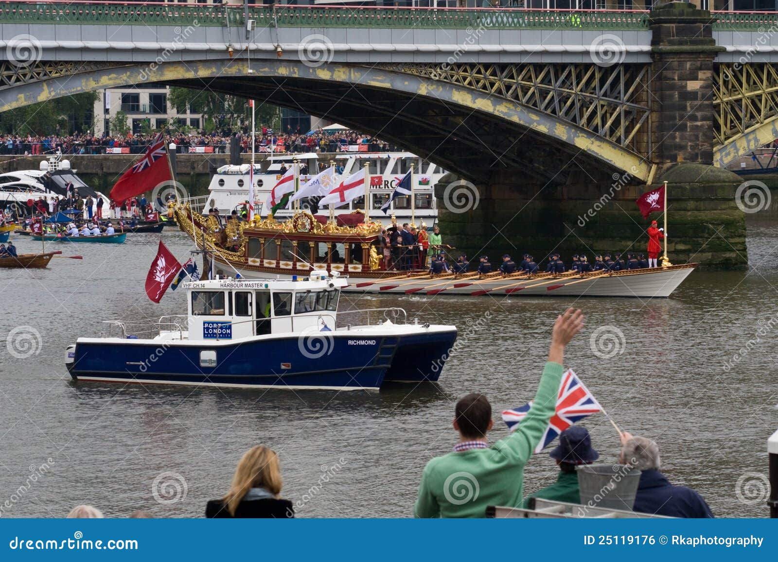 The Royal Barge Heads Heads Off Editorial Photo - Image of rule, queen ...