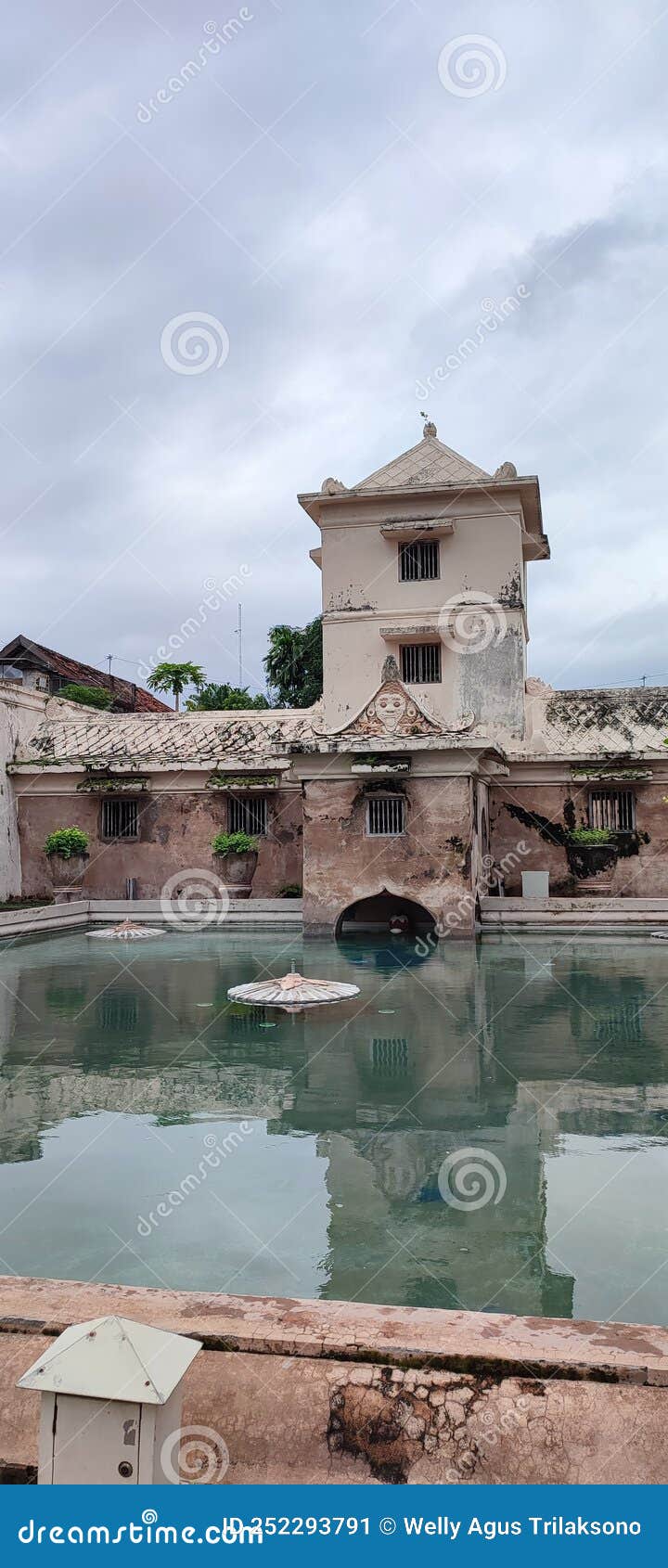 Castle stock image. Image of landmark, estate, architecture - 252293791