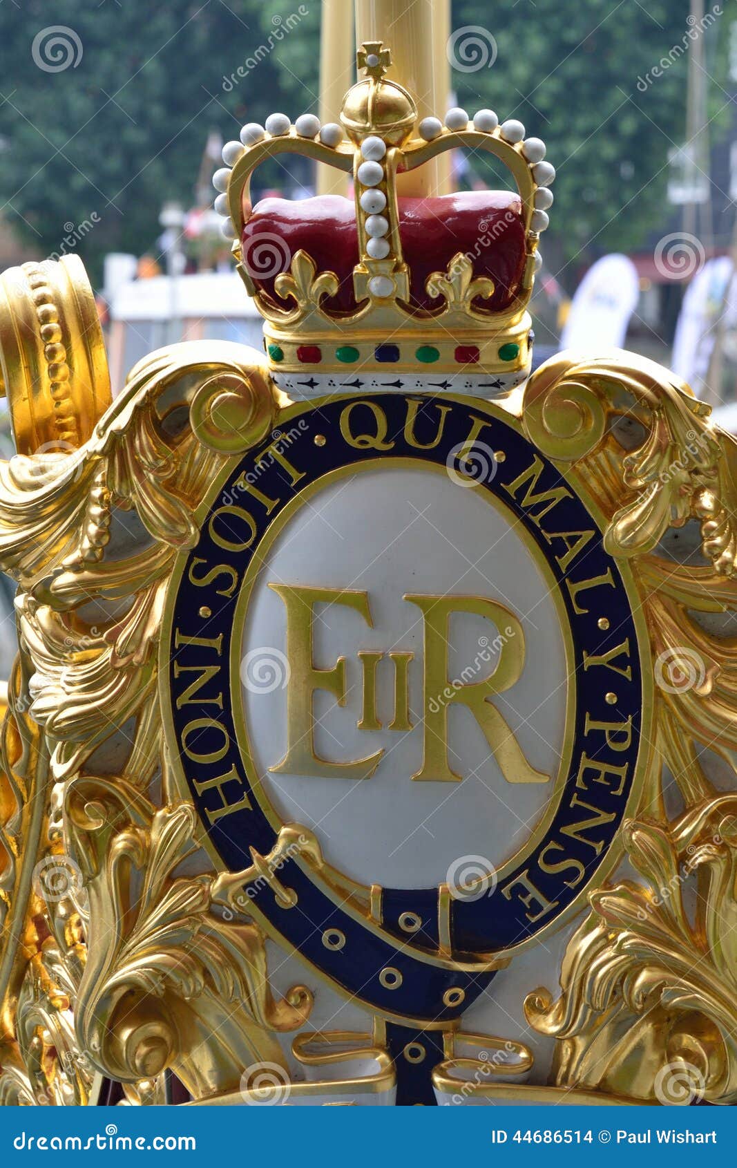 Royal Crest on the Royal Barge Stock Photo - Image of crest, king: 44686514