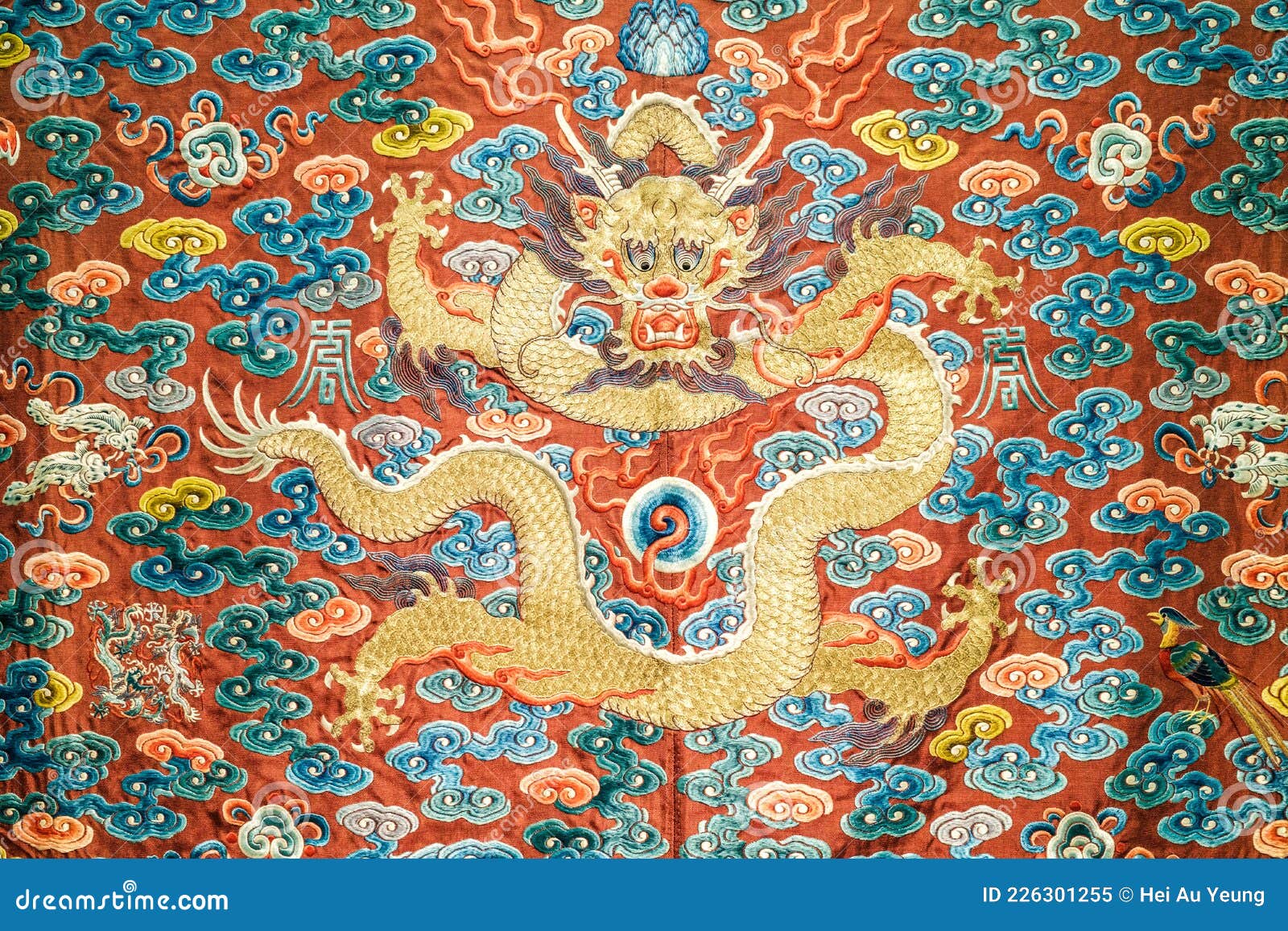 Royal Dragon Pattern of the Clothes of the Ancient Chinese Emperor ...