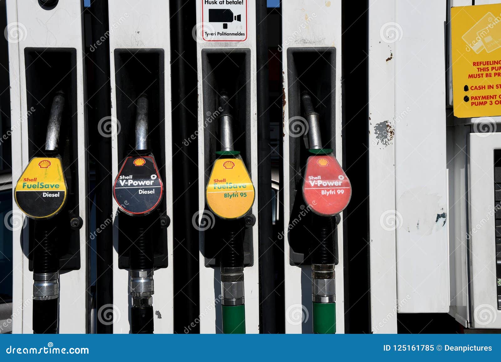 ROYAL DUTCH SHELL GAS editorial image. Image of dutch - 125161785 ROYAL DUTCH SHELL GAS editorial image. Image of dutch - 125161785