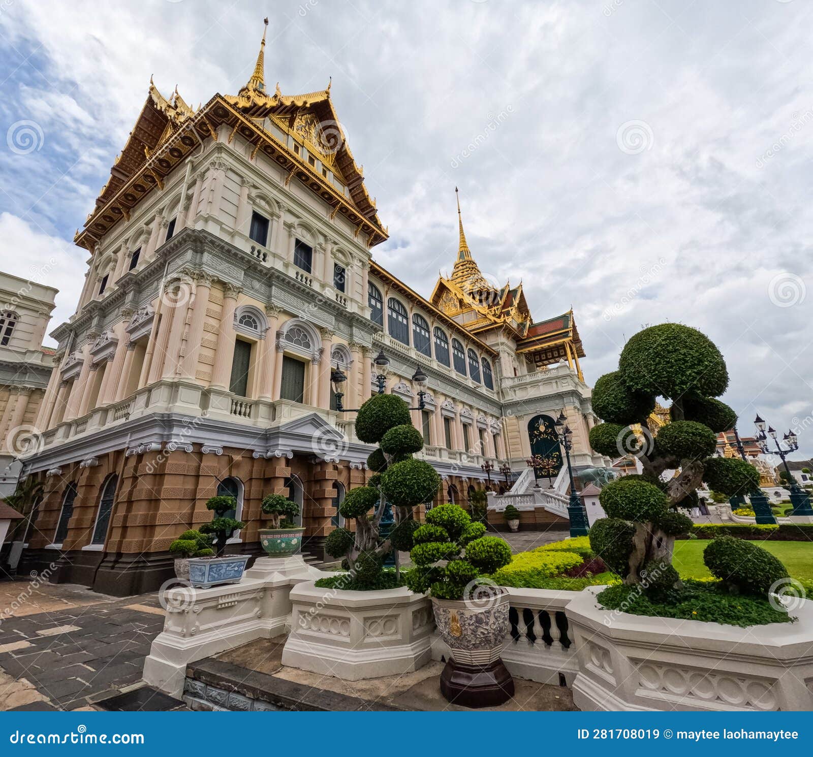 The Royal Grand Palace in Emerald Buddha Temple. Stock Image - Image of ...
