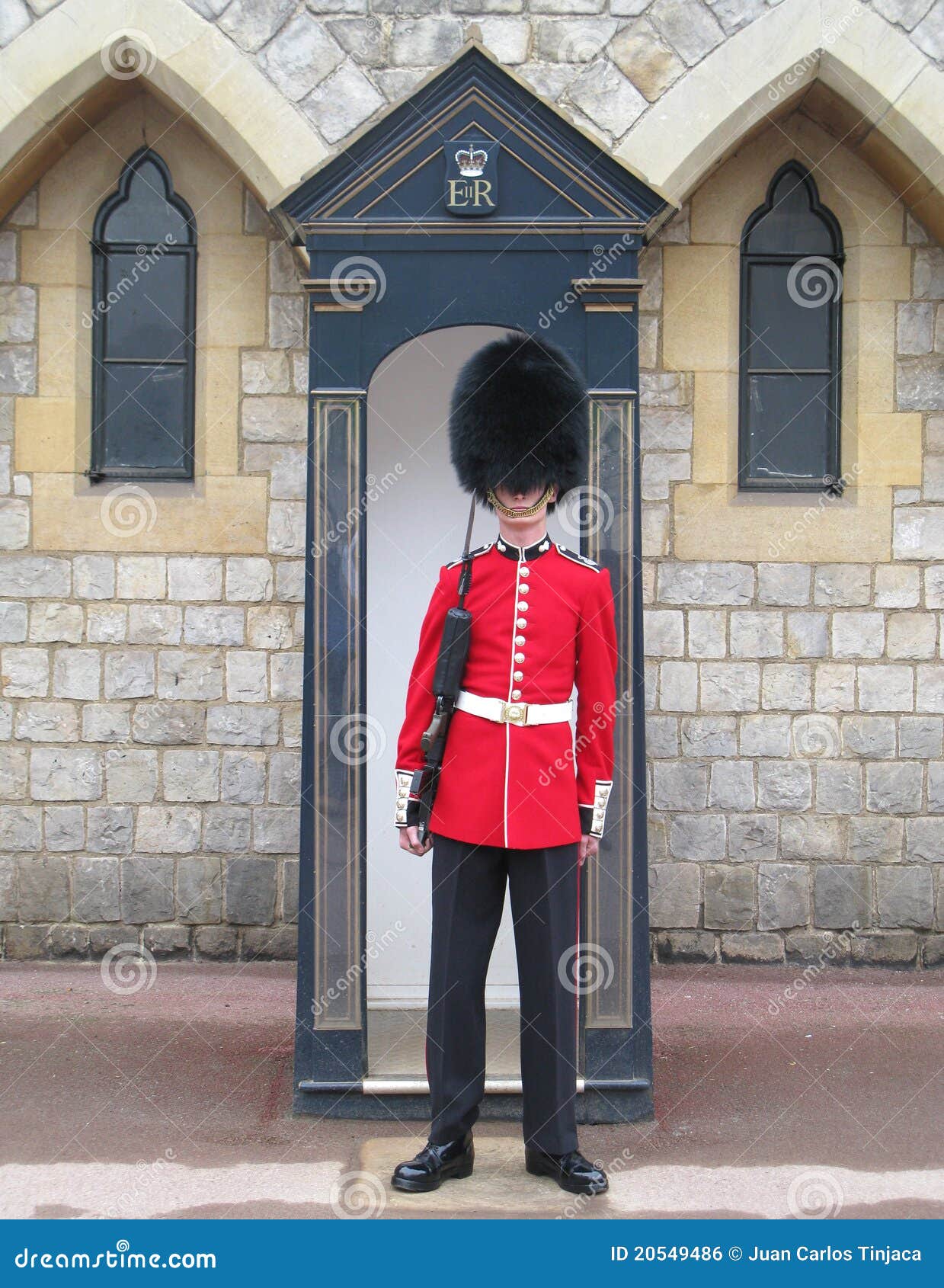 Royal guard in red uniform editorial photo. Image of kingdom - 20549486