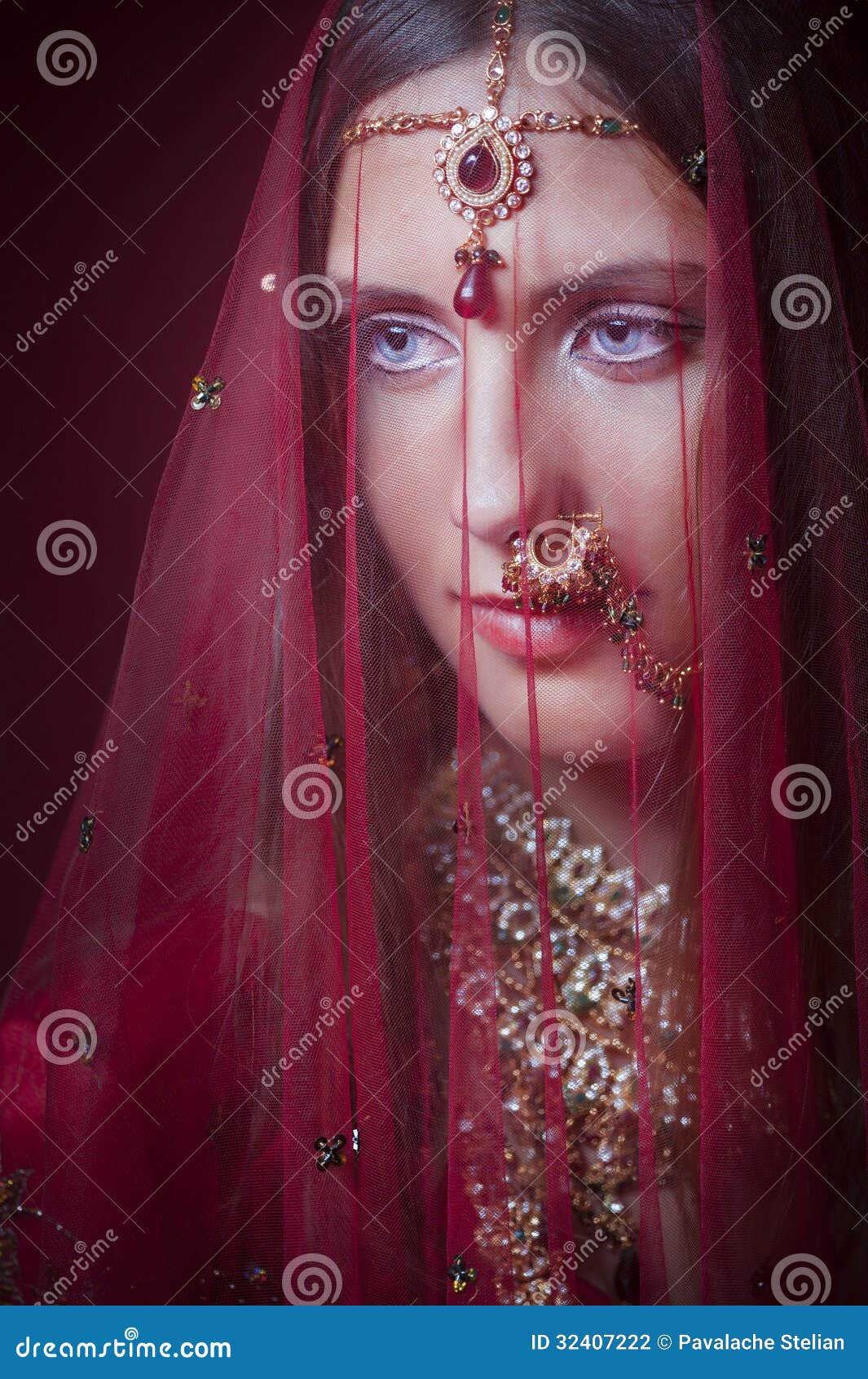 Royal hindu bride stock photo. Image of beautiful, bindi - 32407222