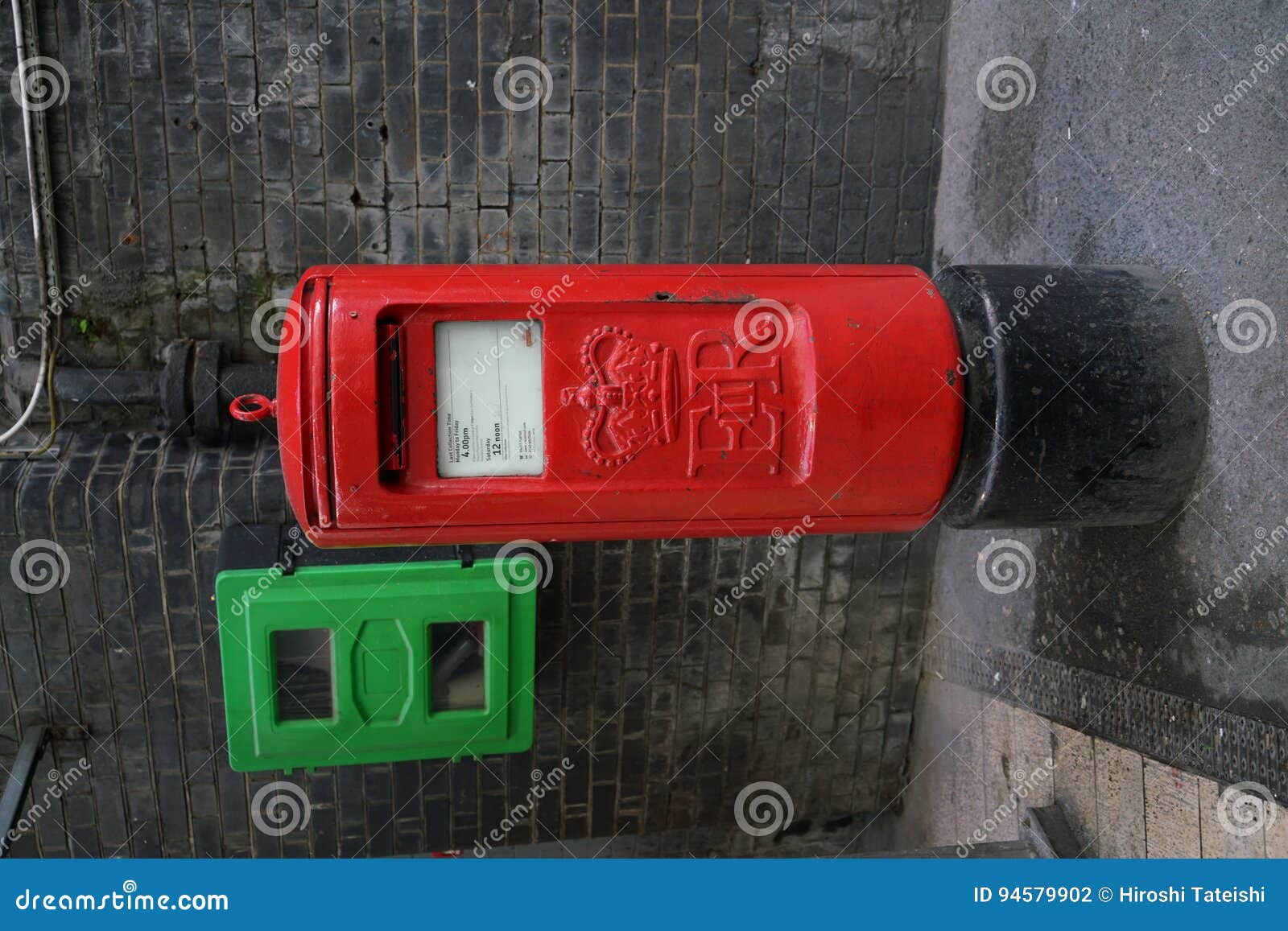 Royal Mail Postbox in London Editorial Photography - Image of mailbox ...