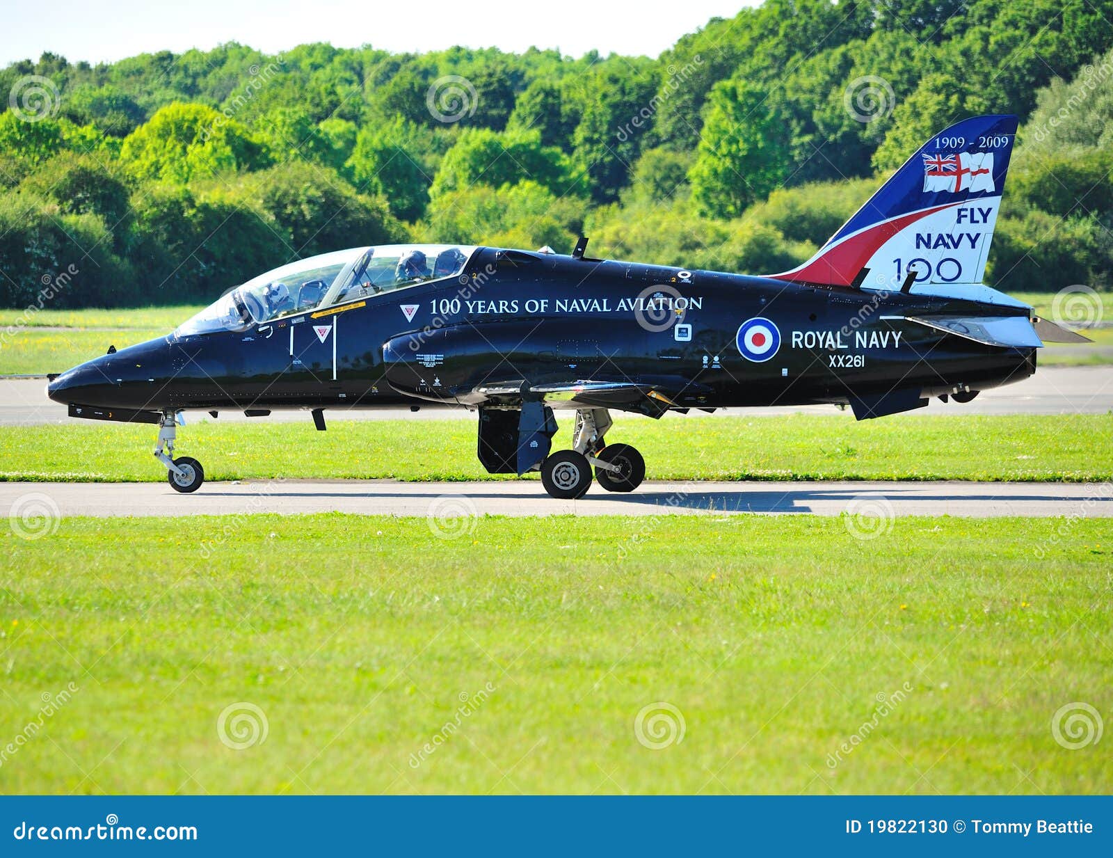 Royal Navy Hawk Jet editorial image. Image of leader - 19822130