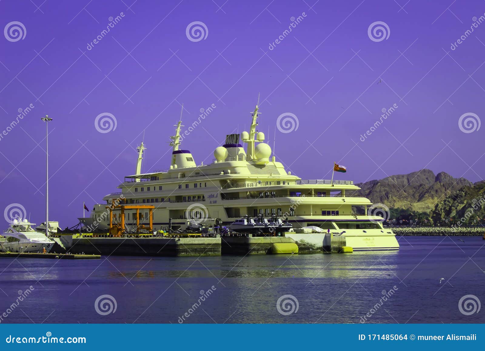 The Royal Oman Ship stock photo. Image of blue, oman - 171485064