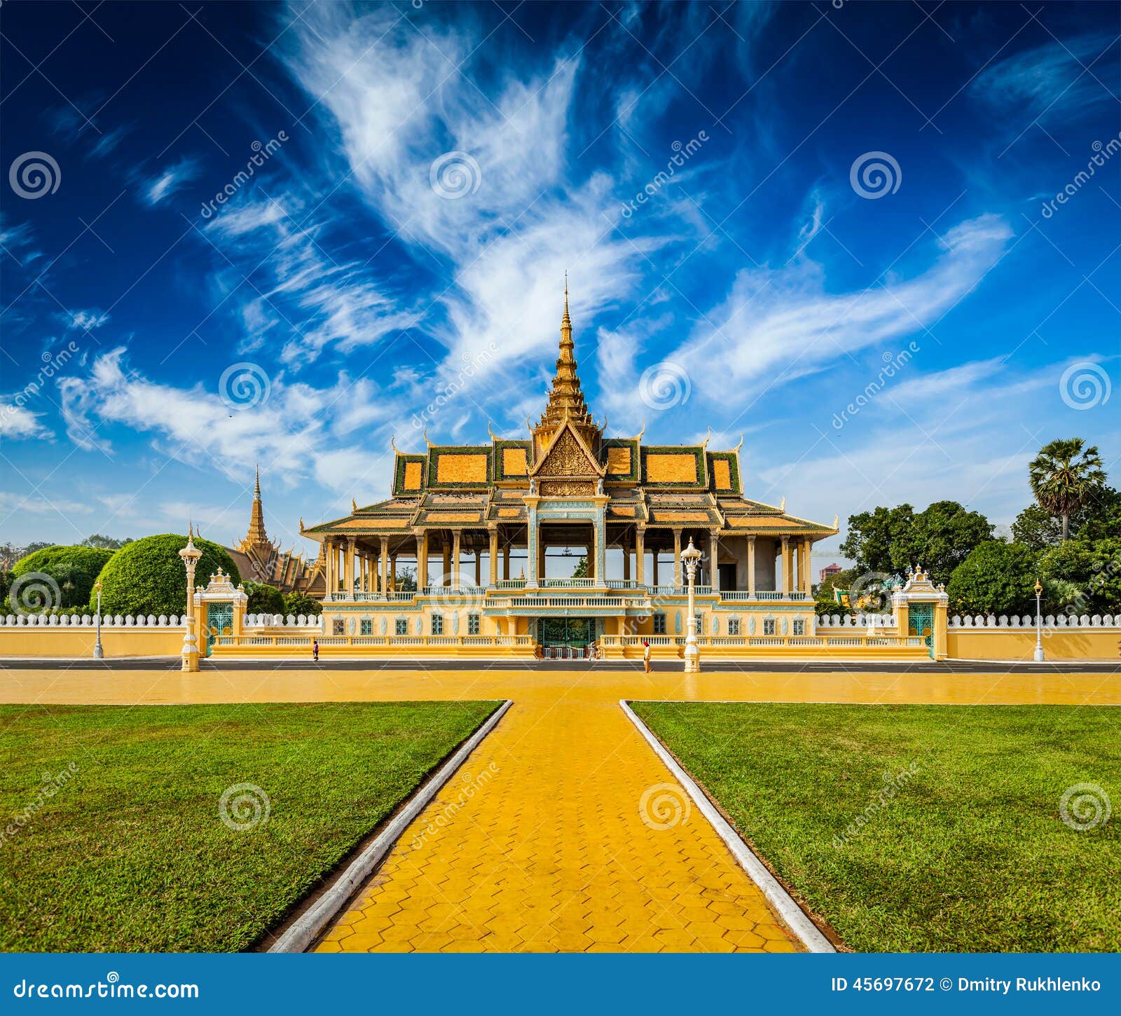 Royal Palace Complex in Phnom Penh Stock Photo - Image of monument ...
