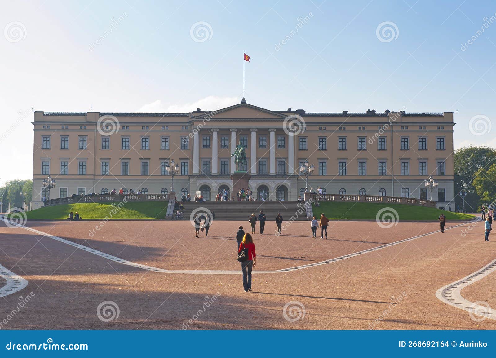 The Royal Palace in Oslo editorial stock image. Image of famous - 268692164