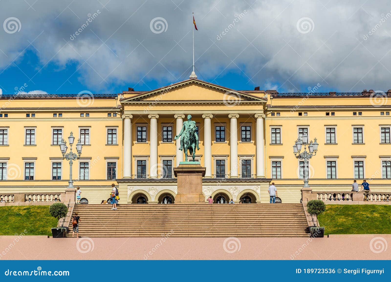 Royal Palace in Oslo, Norway Editorial Photo - Image of blue ...