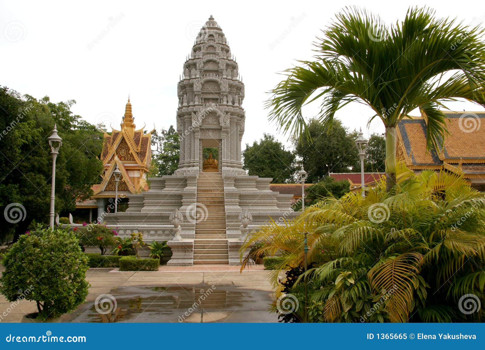 Royal palace, Phnom Pen stock image. Image of culture - 1365665