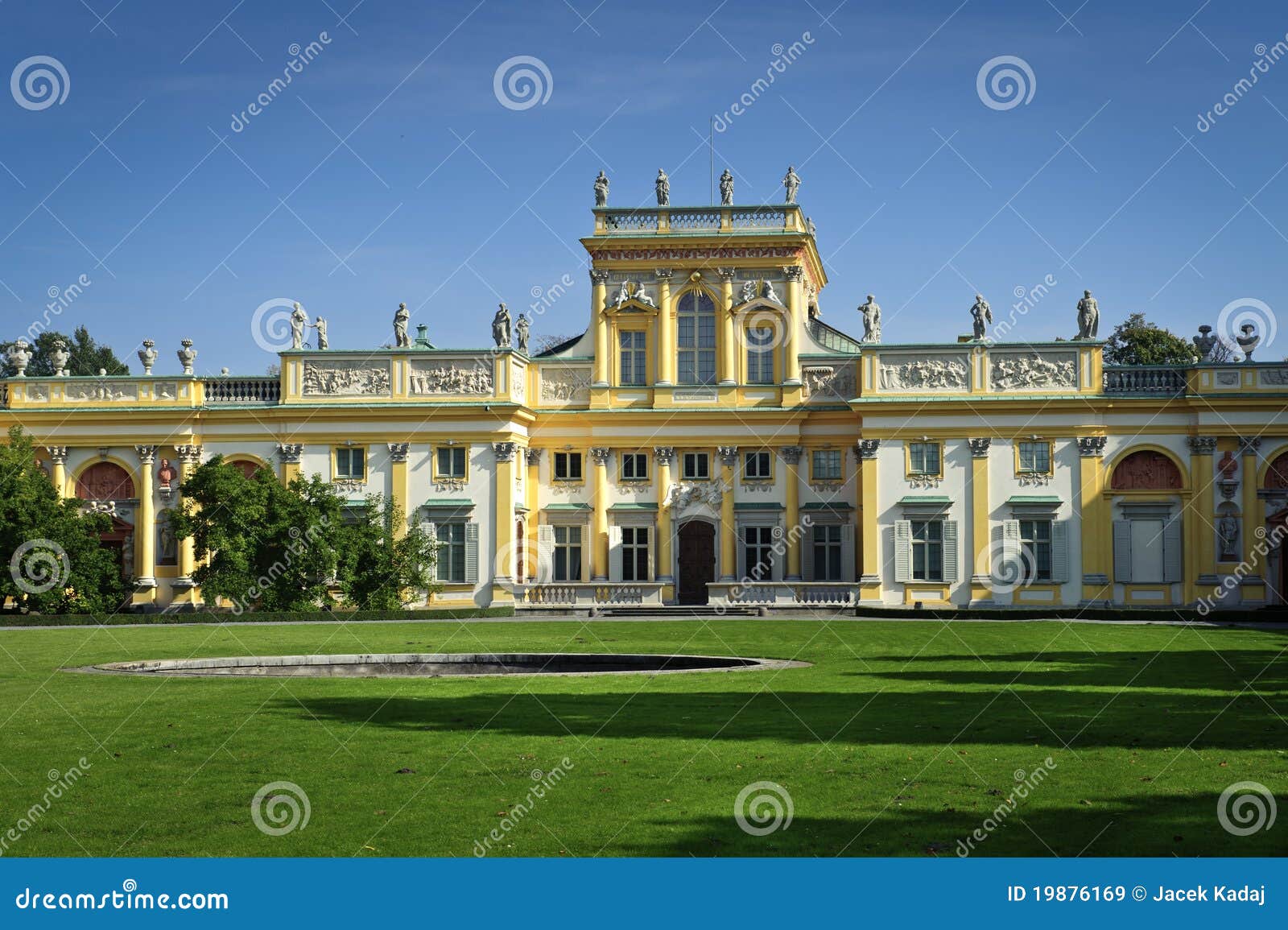 A Royal Residence In India With Classic Architecture Windows Arches ...