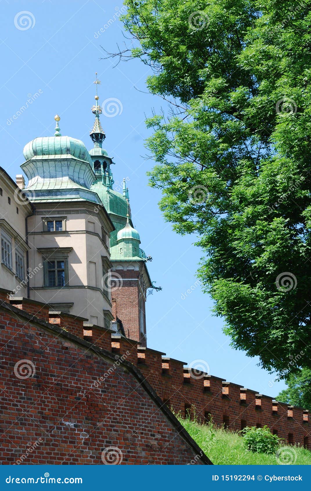 Royal Wawel Castle in Cracow Stock Photo - Image of green, landmark ...