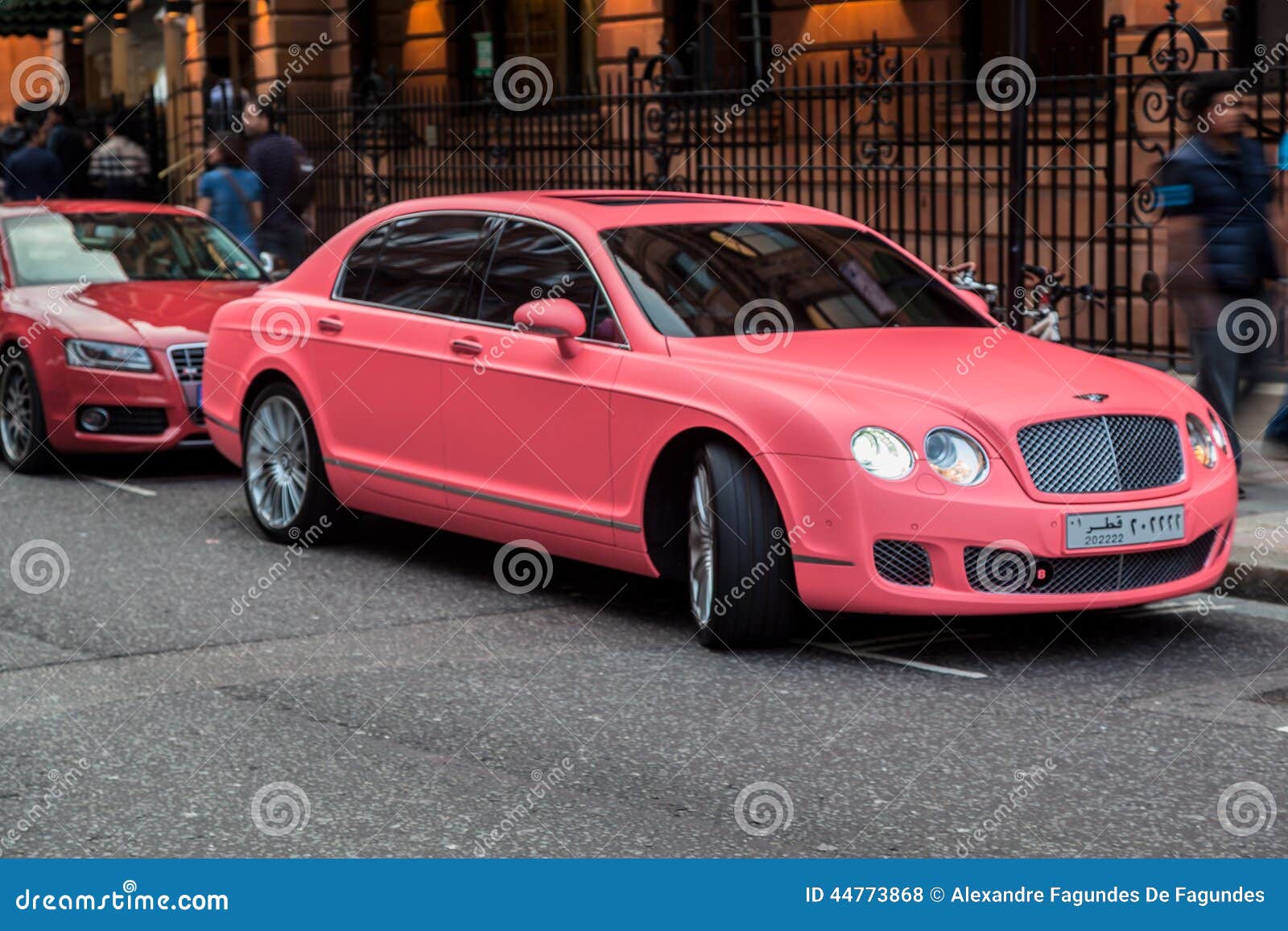 Roze Auto Londen Engeland redactionele stock foto. Image of roze - 44773868