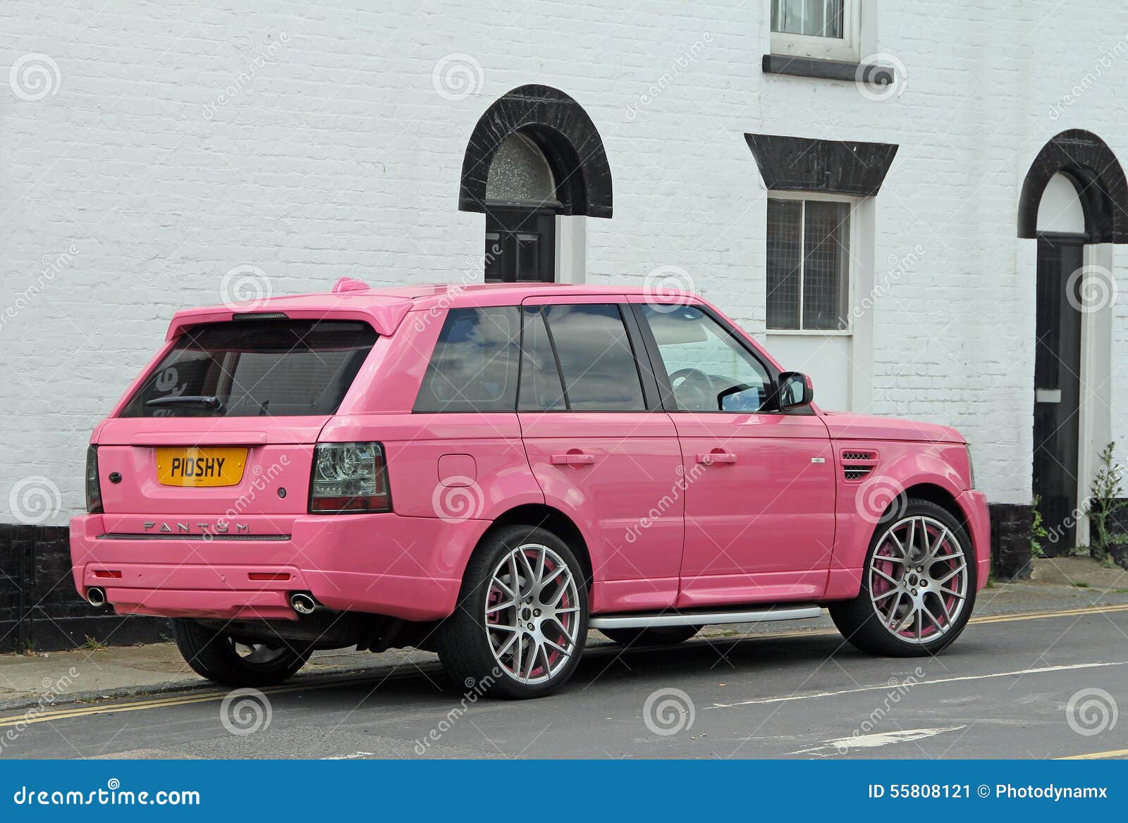 Roze Range Rover-auto redactionele foto. Image of reis - 55808121
