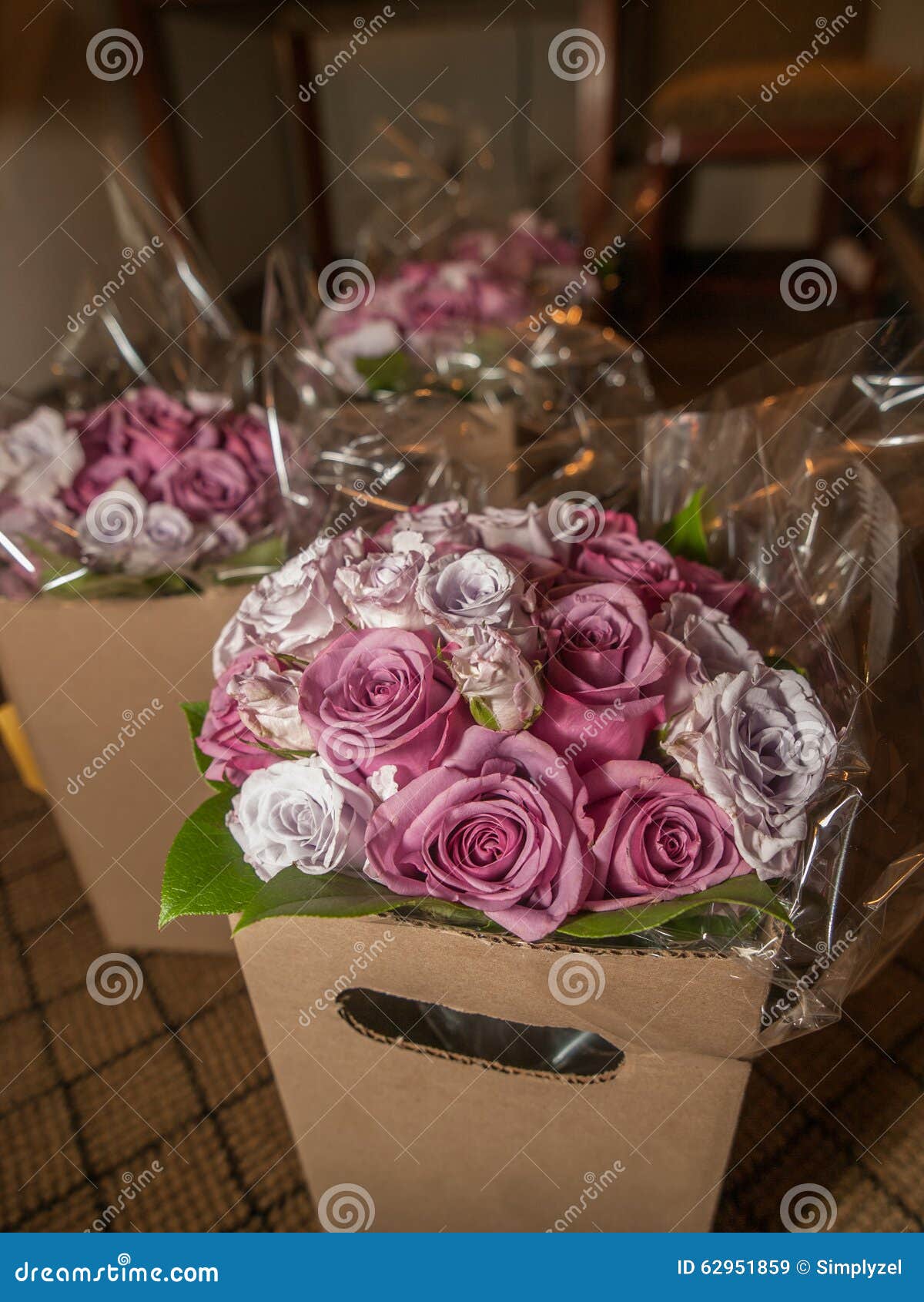 Roze Rozen in Dozen stock afbeelding. Image of boeket - 62951859