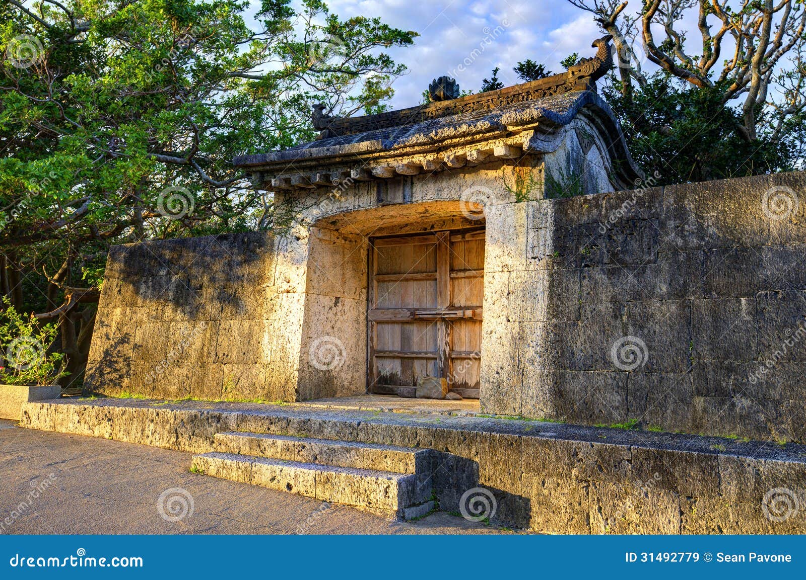 Ruínas do castelo de Shuri imagem de stock. Imagem de okinawa - 31492779