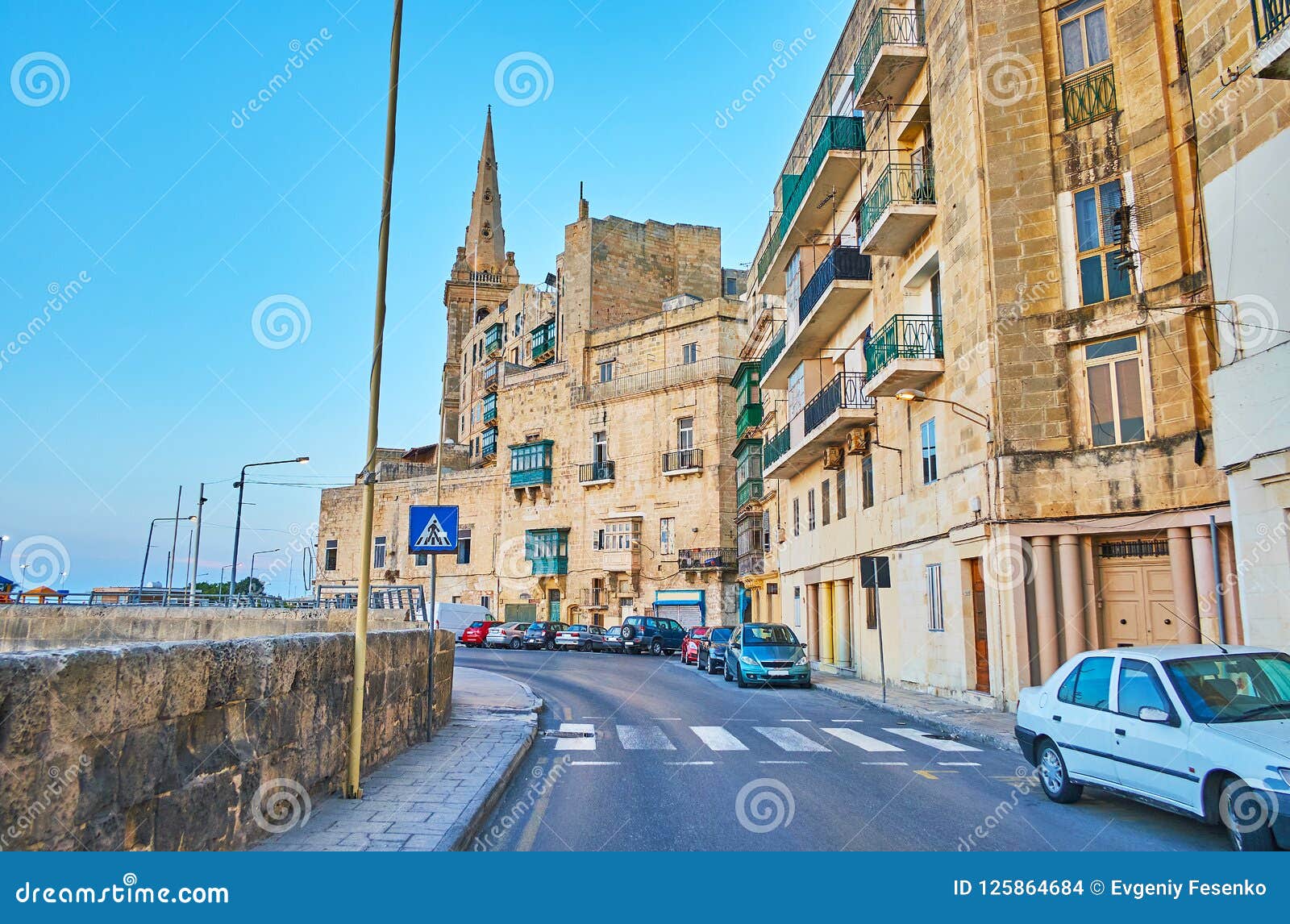 A Rua De Marsamxett, Valletta, Malta Foto de Stock - Imagem de correia ...