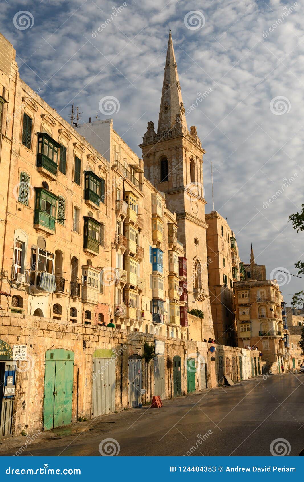 Rua de valletta em Malta imagem de stock. Imagem de paisagem - 124404353