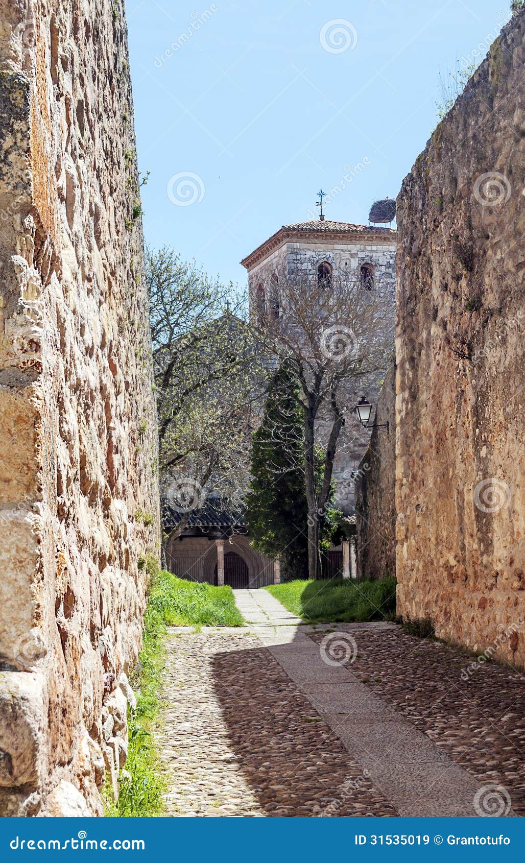 Rua rural imagem de stock. Imagem de parede, trajeto - 31535019