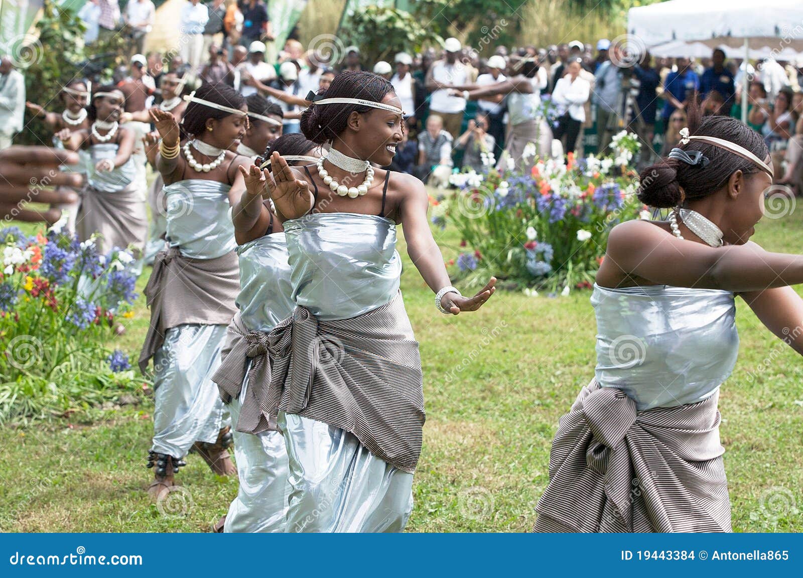 Ruanda-Tanz redaktionelles stockbild. Bild von fest, reise - 19443384